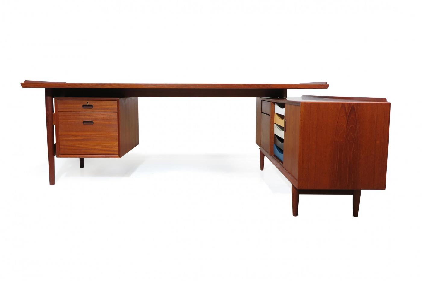 Arne Vodder - Arne Vodder Desk Executive Desk with Credenza in Teak