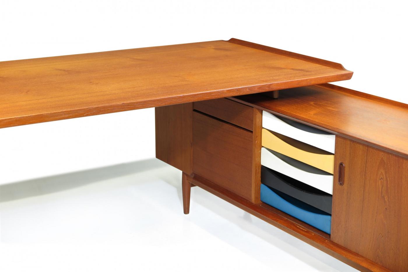 Arne Vodder - Arne Vodder Desk Executive Desk with Credenza in Teak