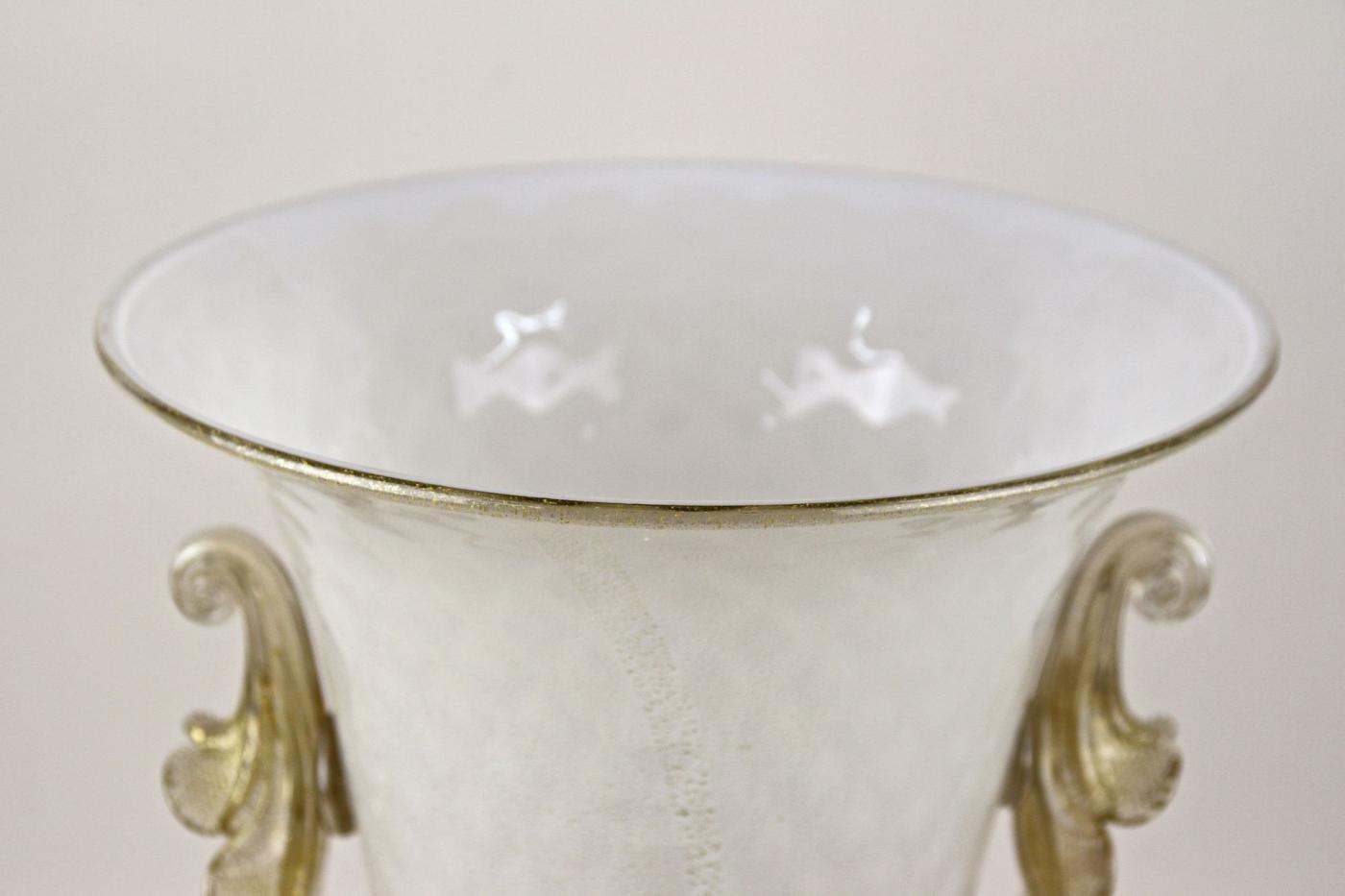 Beige/ Golden Murano Glass Urn Vase With 24 K Gold Flakes by GABBIANI ...