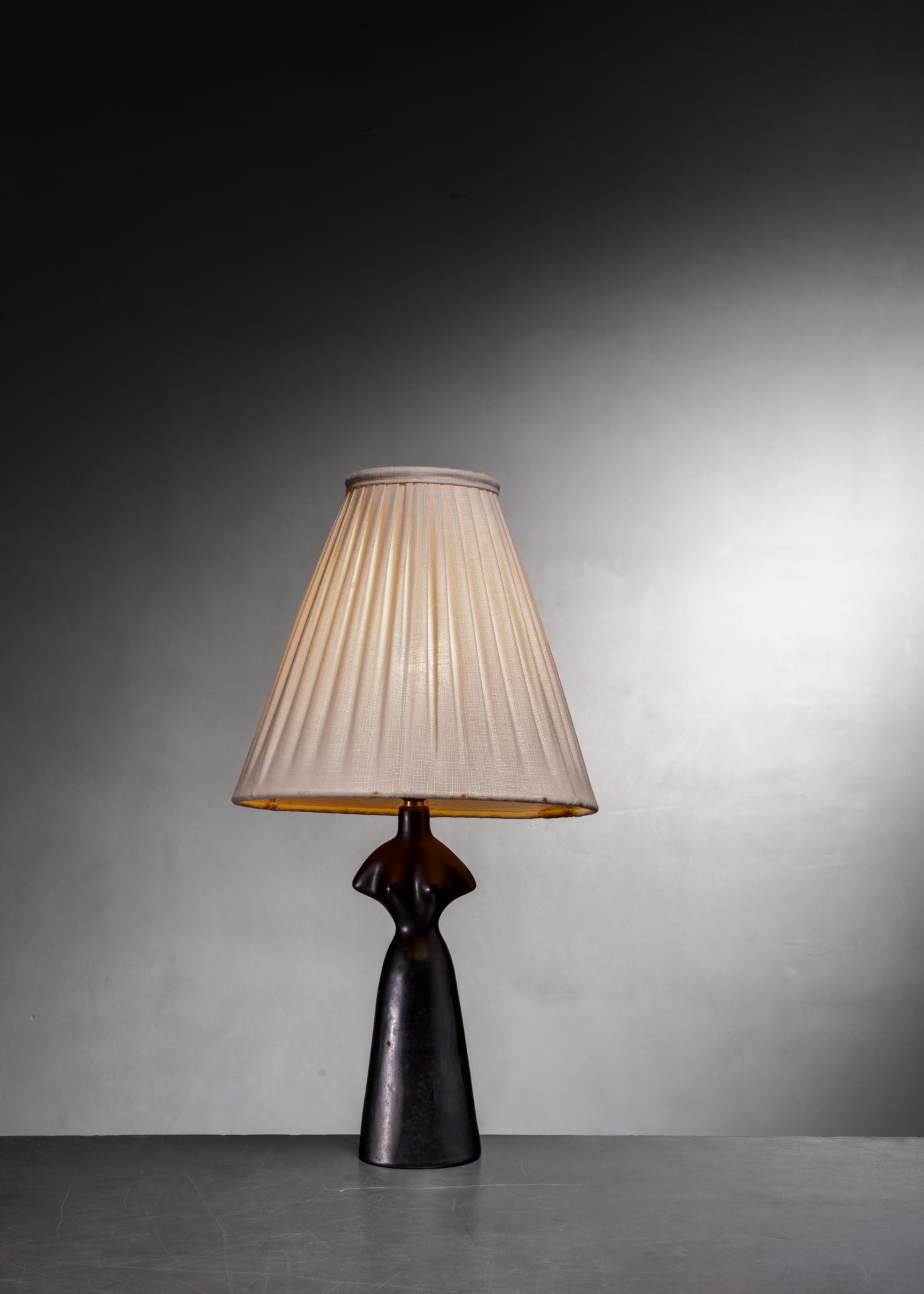 Black anthropomorphic table lamp