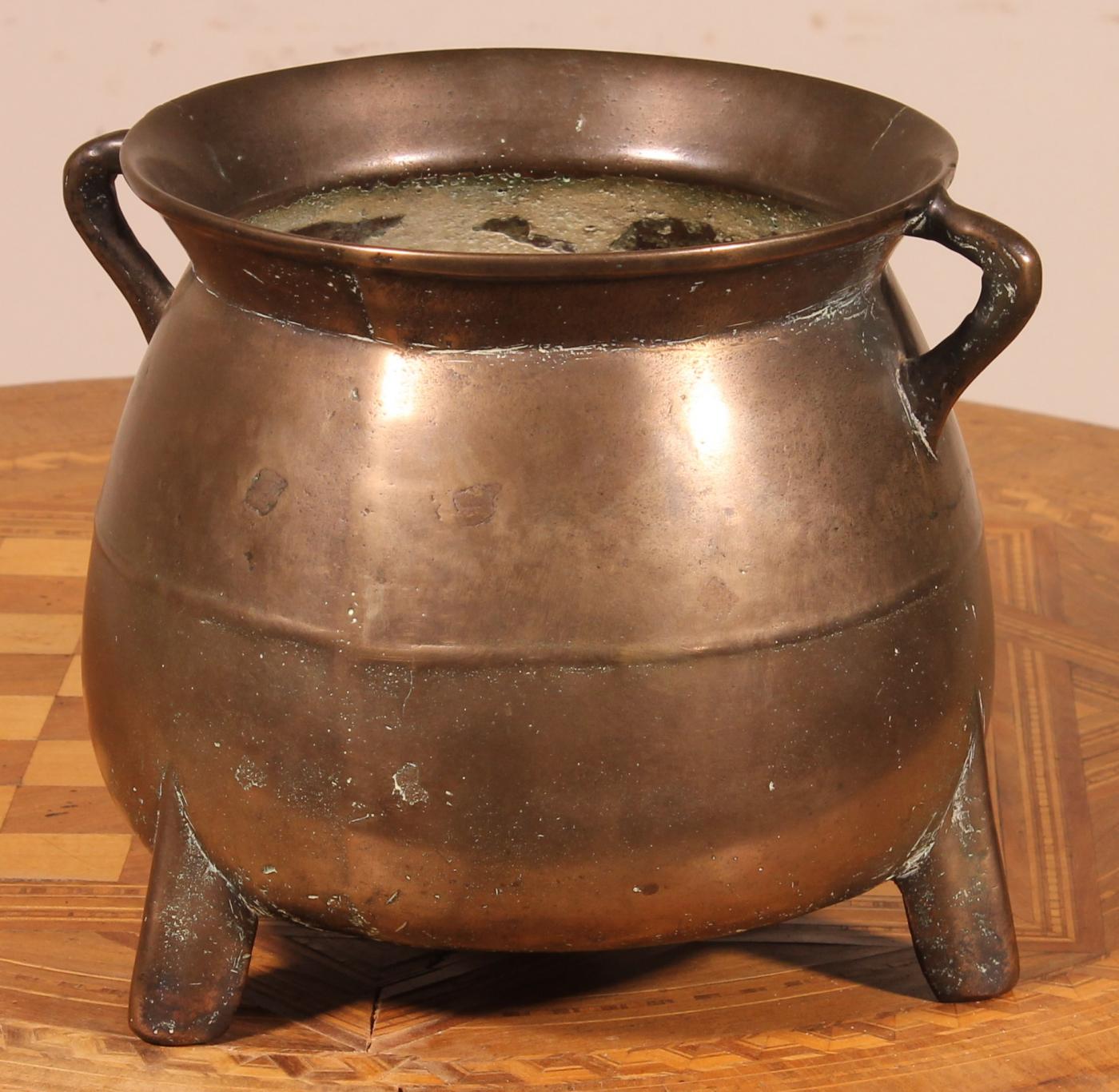 Bronze Pot, 16th Century.