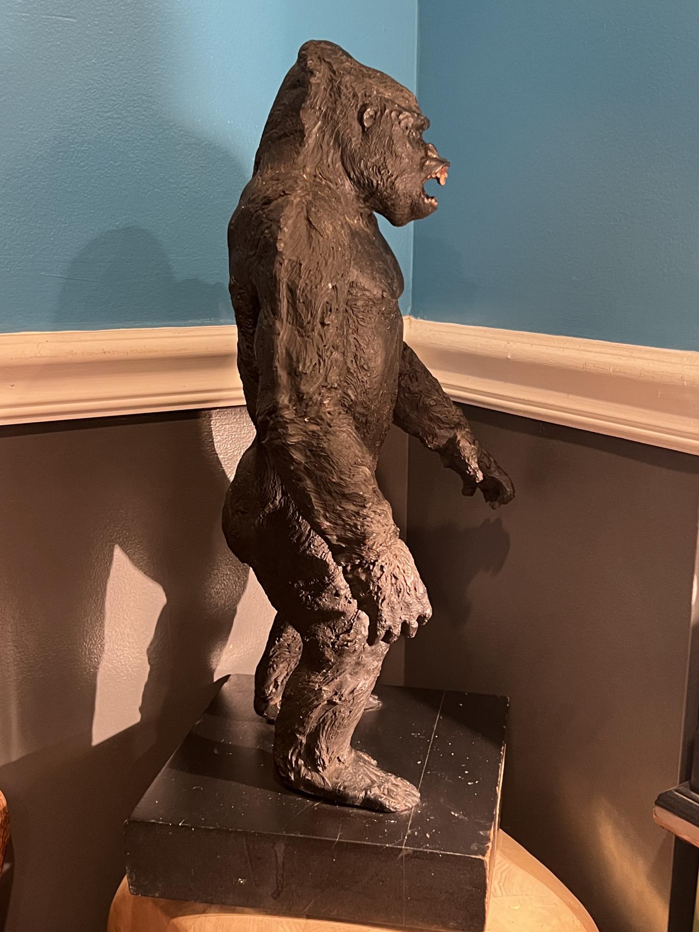 COOL KING KONG STATUE FROM THE 1976 MOVIE