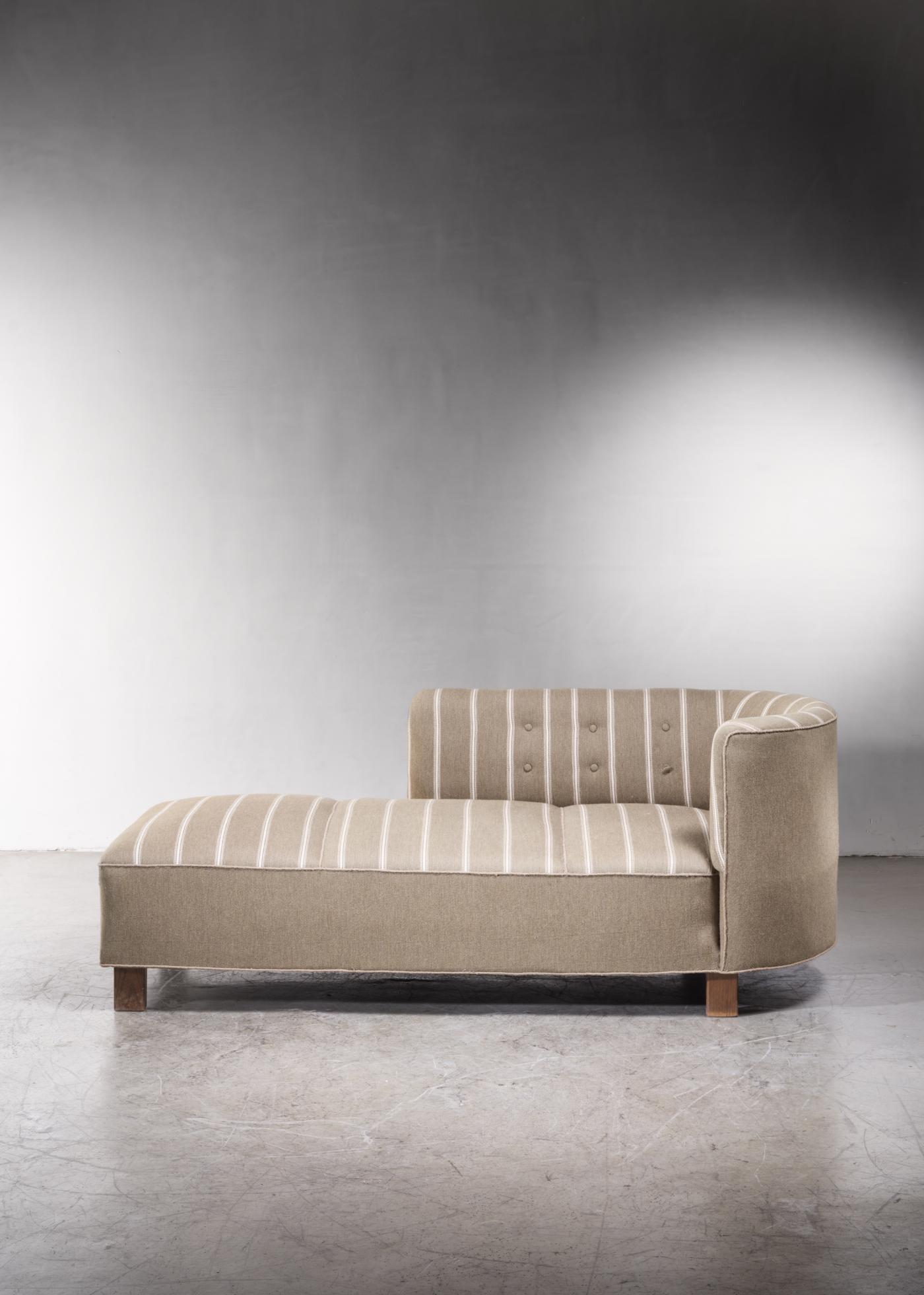Striped chaise longue