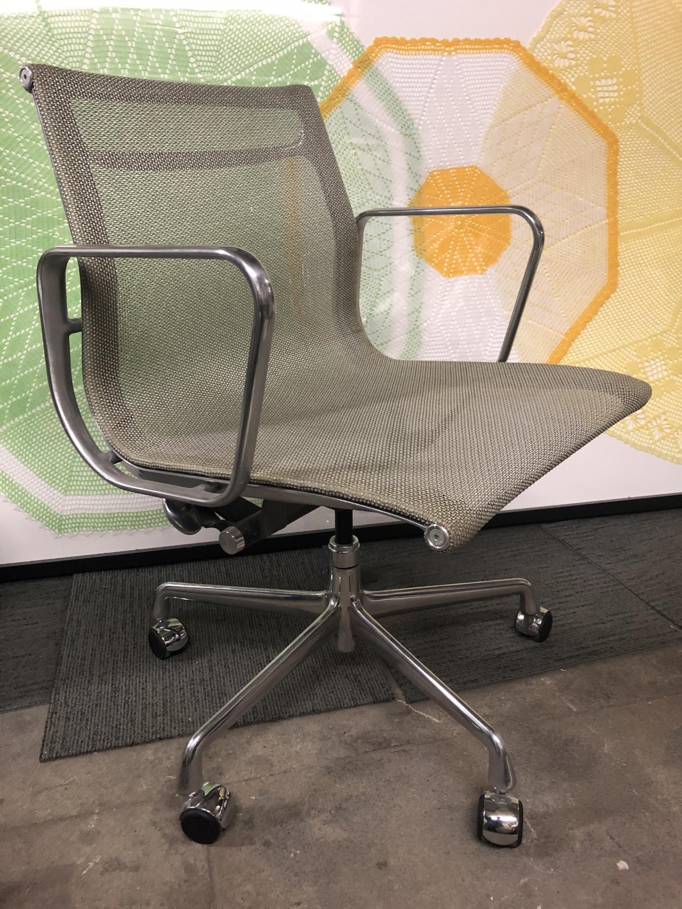 Charles & Ray Eames - Eames for Herman Miller Aluminium Group Chair in ...