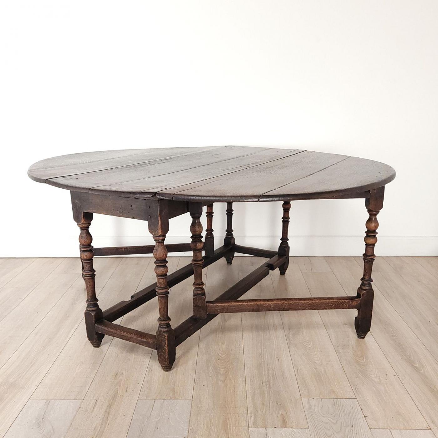 Charles II Oval Gate Leg Table in Oak, England circa 1680