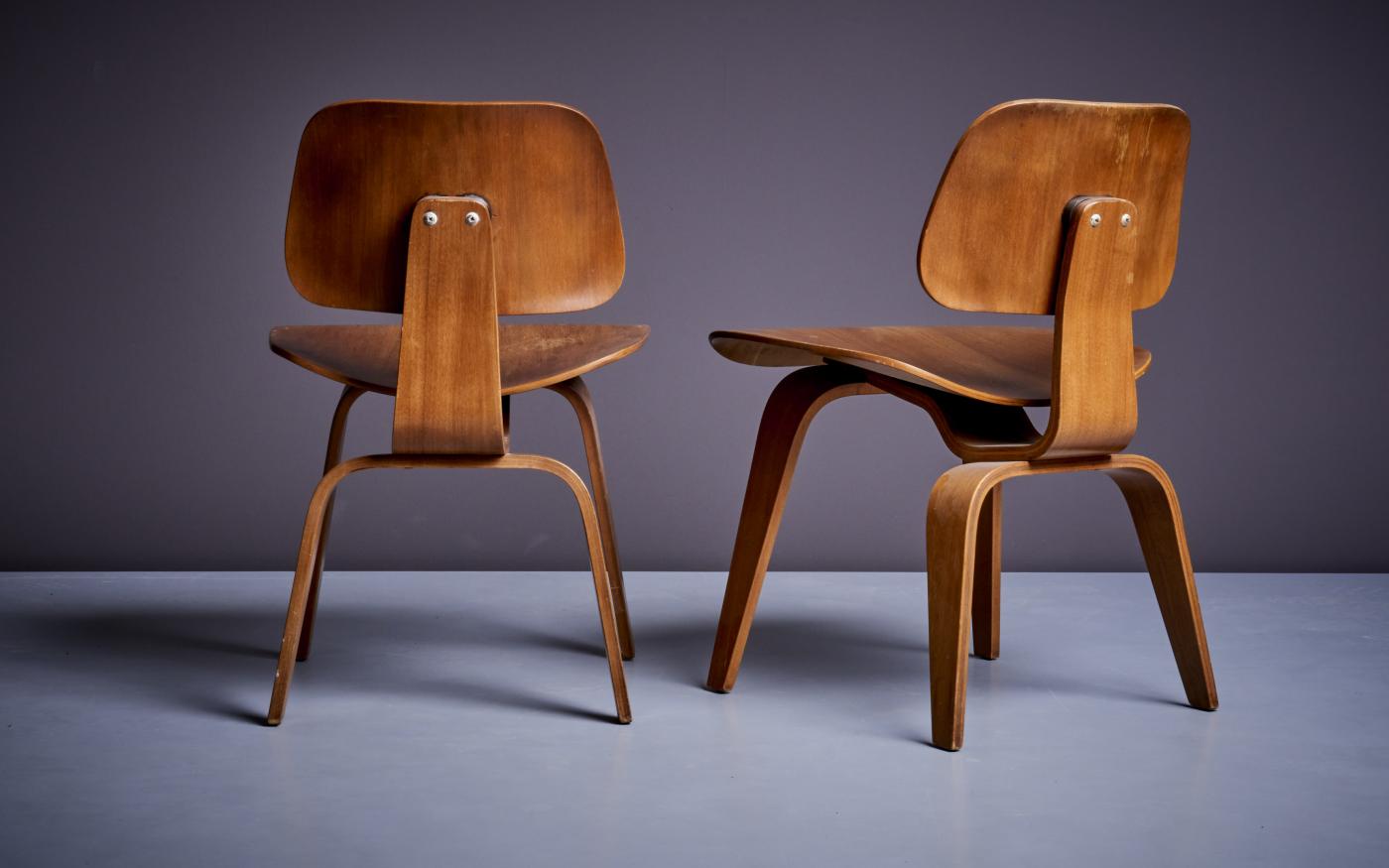 Charles & Ray Eames - Set of Two Eames LCW Lounge Chairs in Walnut for ...