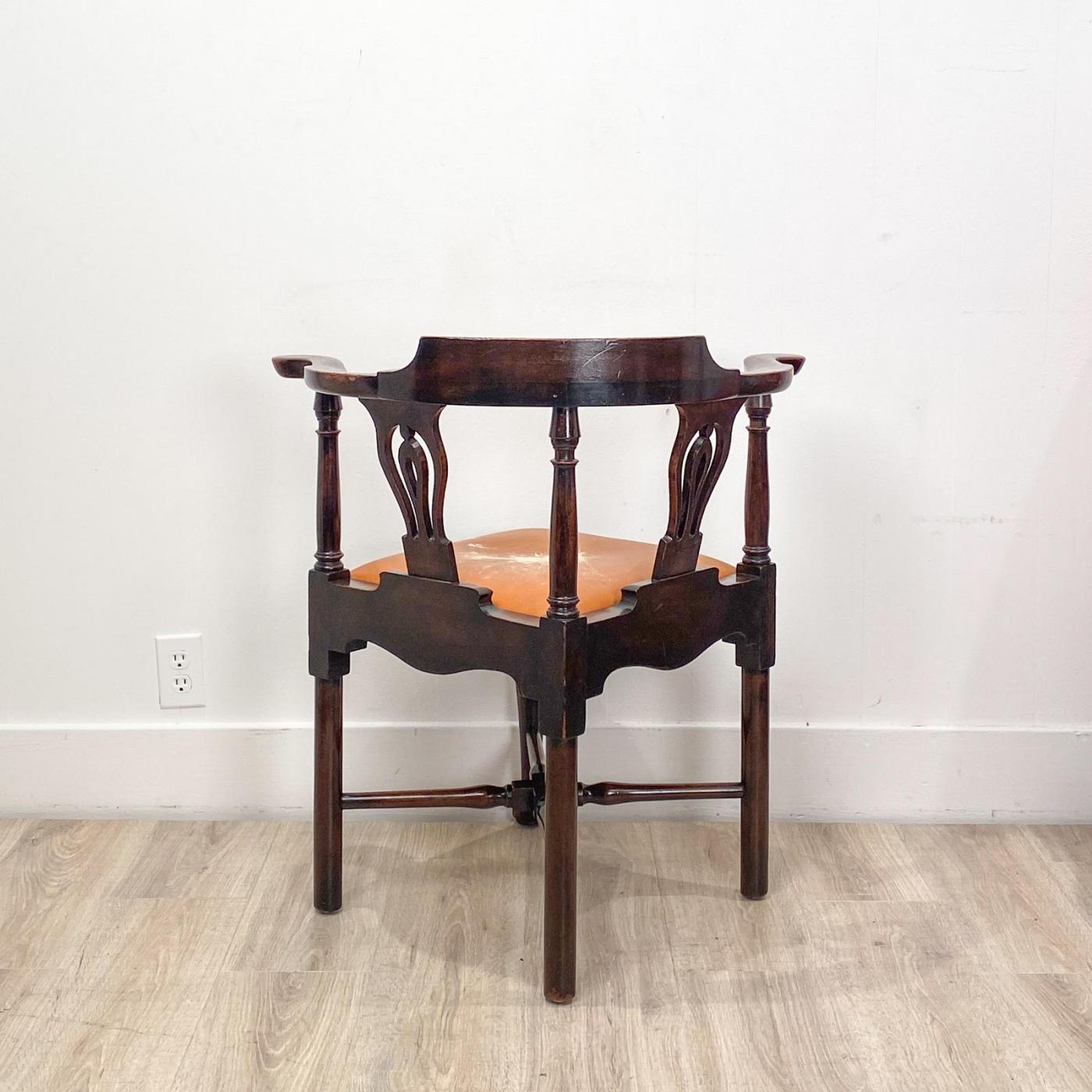 Circa 1800 English Georgian Mahogany Corner Chair