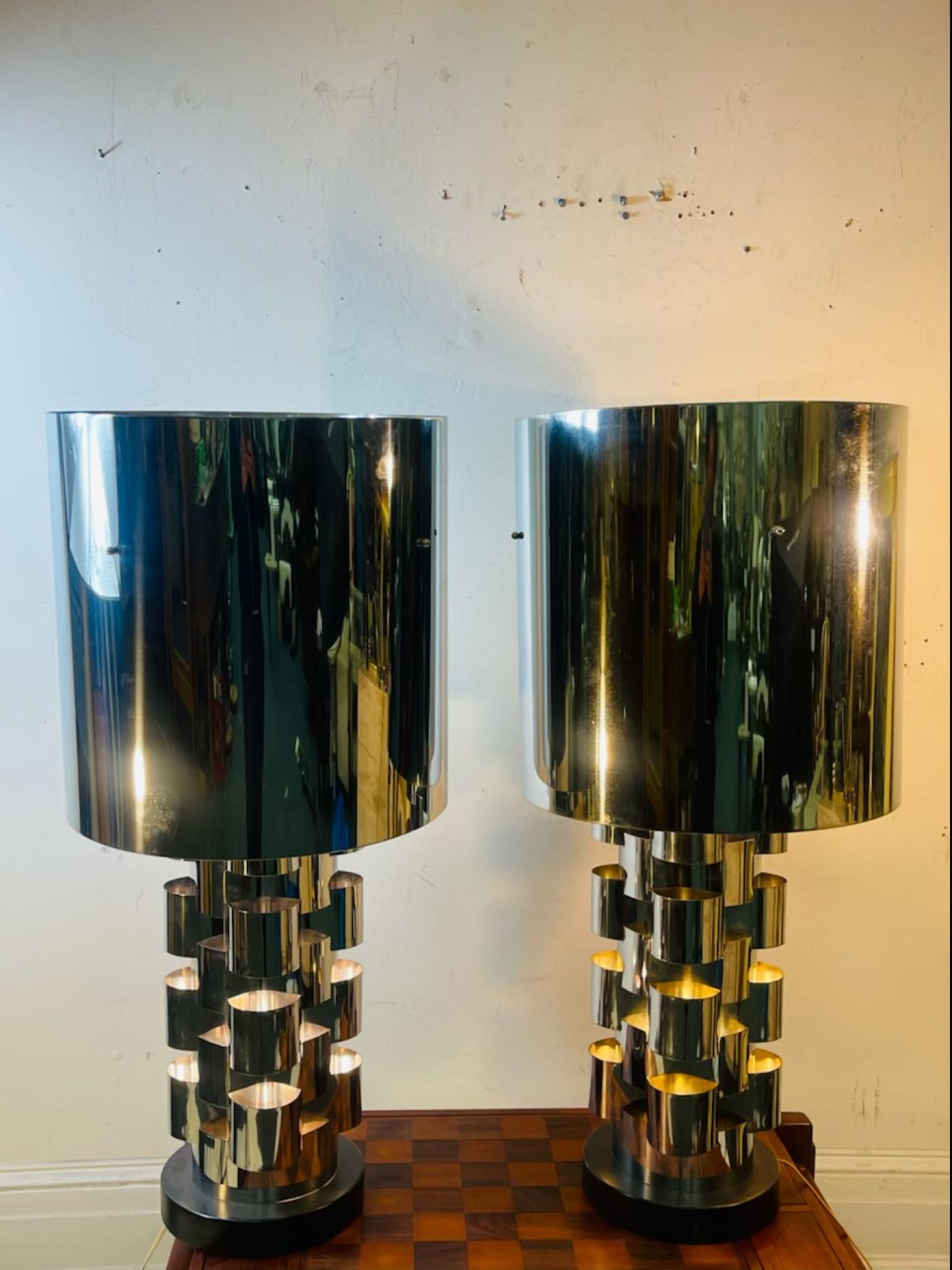 Curtis Jeré - PAIR OF MODERN CHROME ILLUMINATED TOTEM LAMPS BY CURTIS JERE