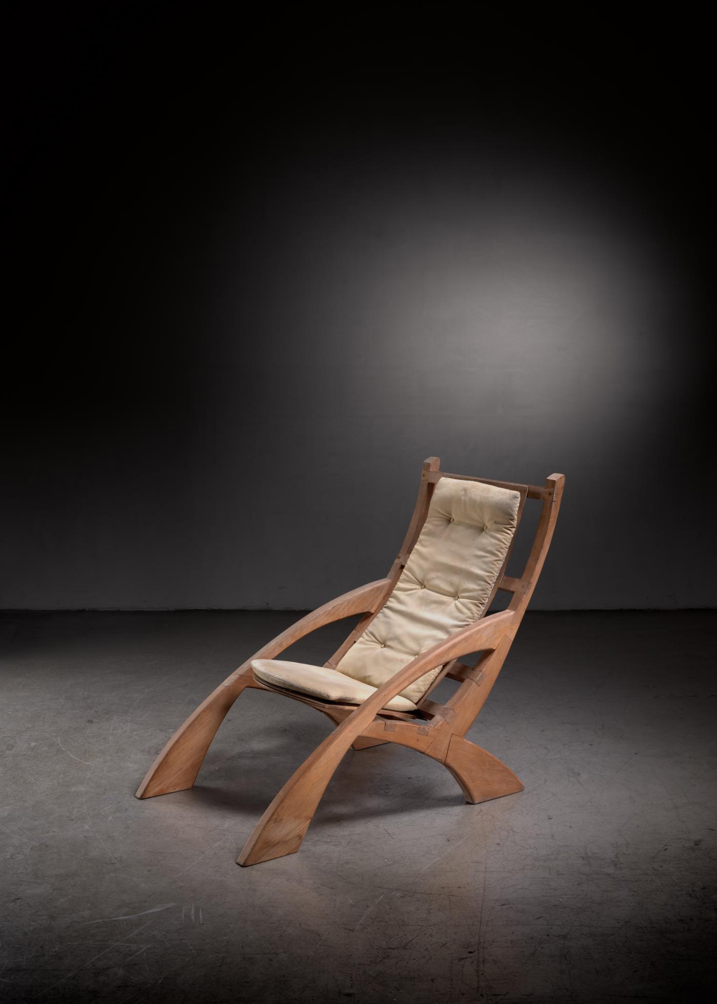 Curved wooden Brazilian lounge chair