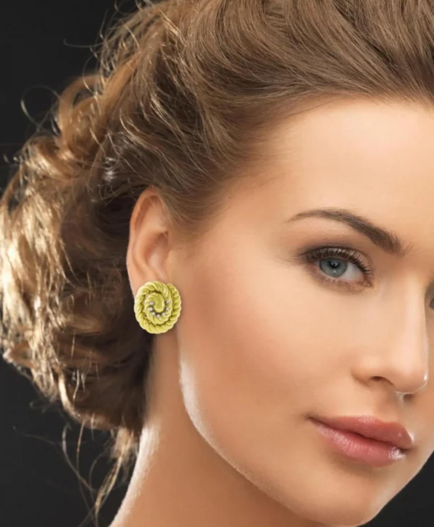 David Webb - DAVID WEBB SWIRL HAMMERED FINISHED EARRINGS