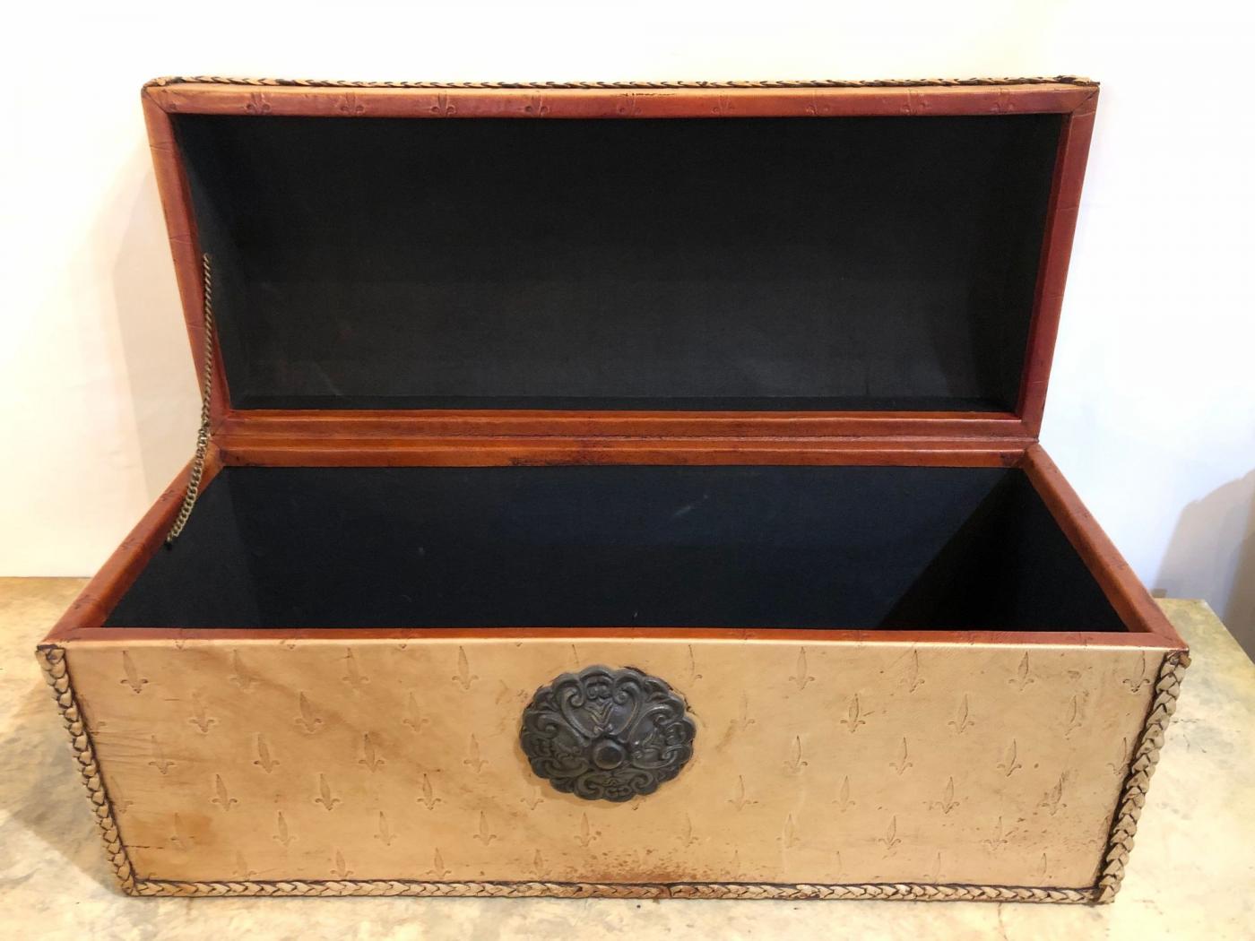 Decorative Leather Jewelry Box with a Key