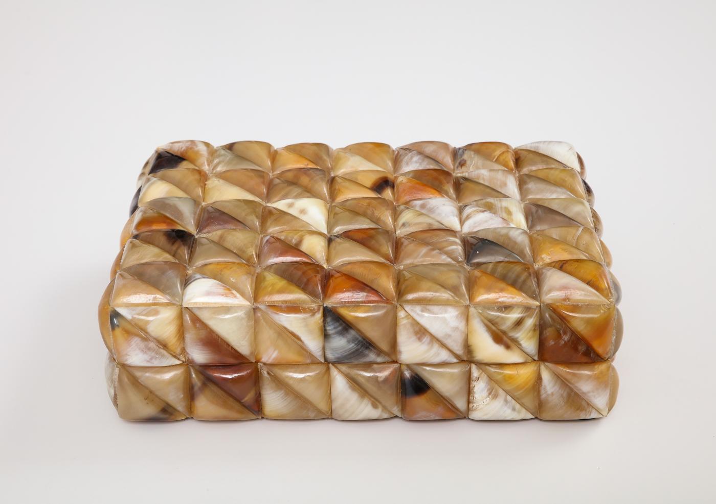 Dimensional Triangular Horn Box