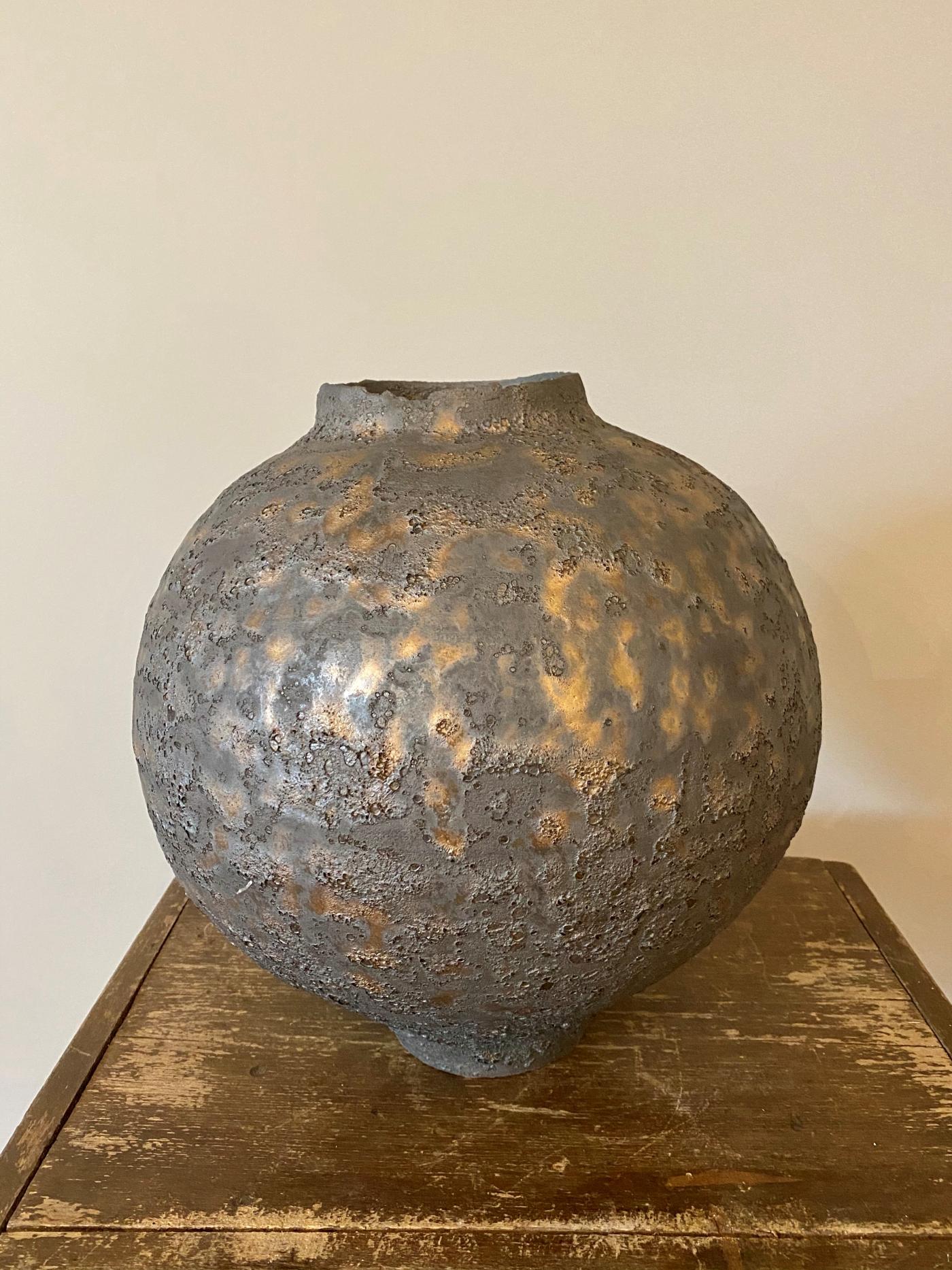 Dora Good - Moon Vase Black