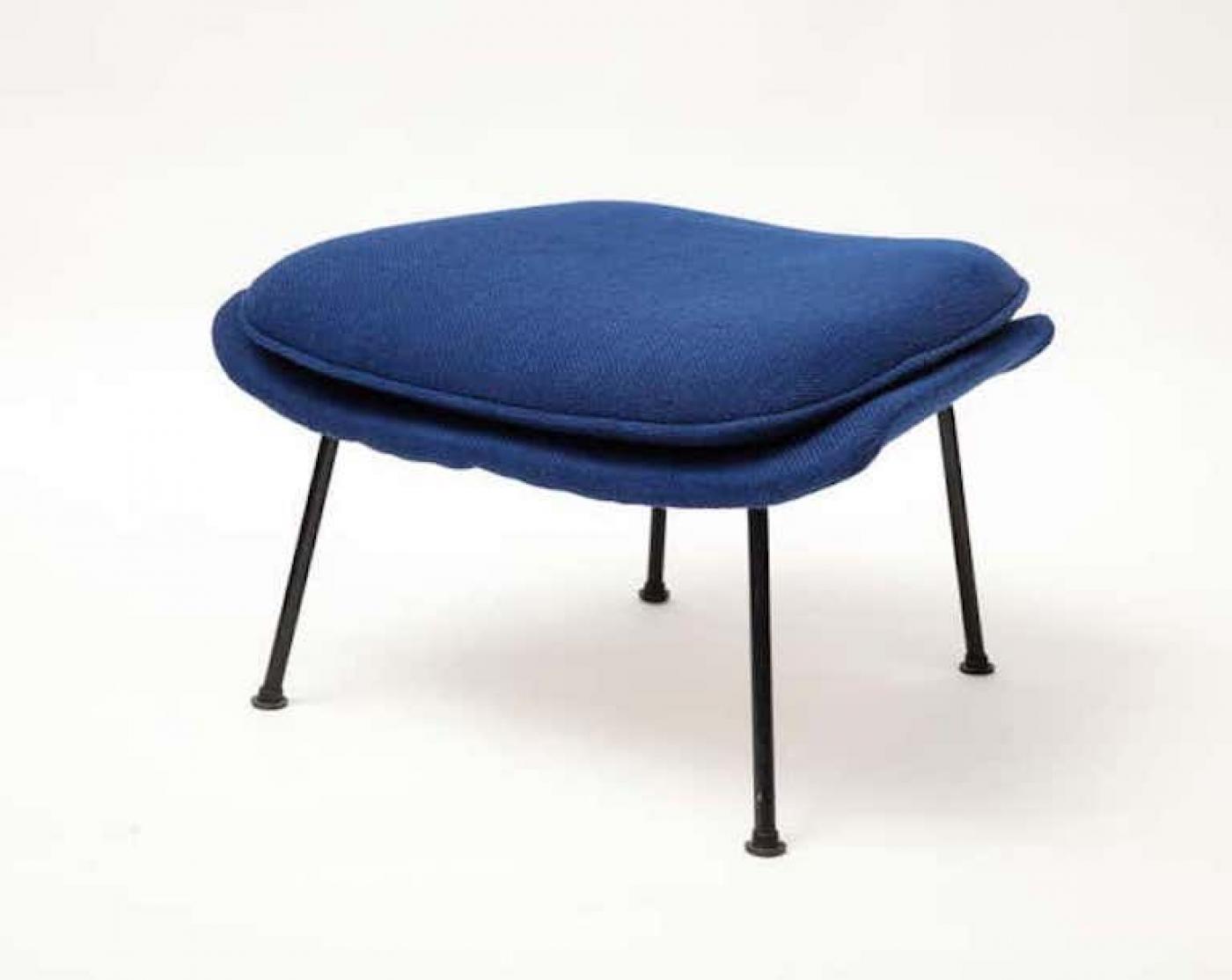 Eero Saarinen - Early Eero Saarinen Knoll Womb Chair, Blue Upholstery ...