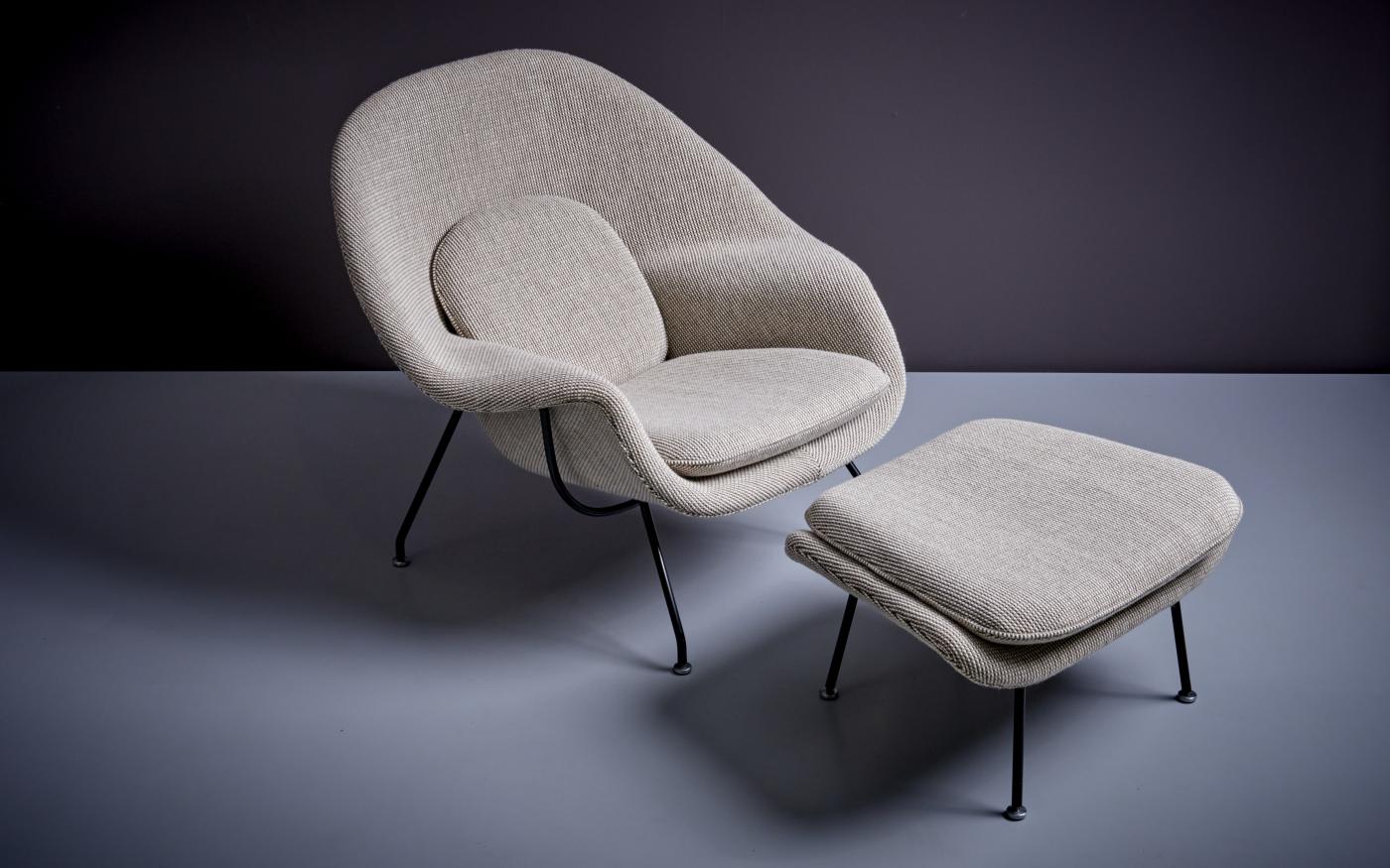 Eero Saarinen - Newly upholstered Set of Eero Saarinen Womb Chair and ...