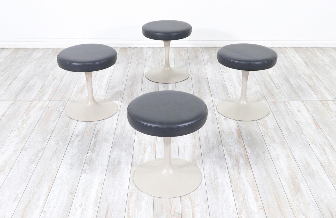 Eero Saarinen - Vintage Eero Saarinen Tulip Stool with Grey Leather for ...