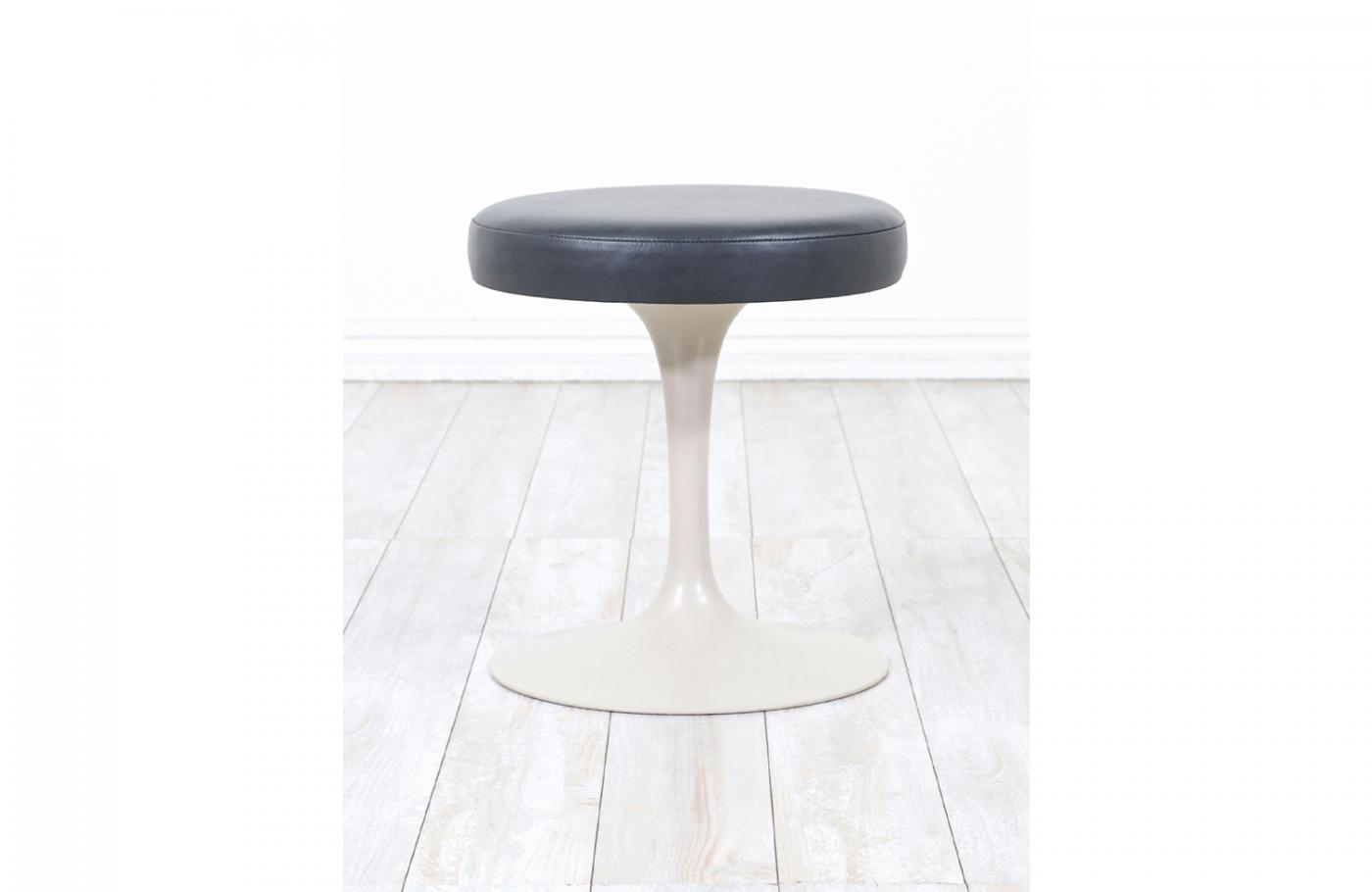 Eero Saarinen - Vintage Eero Saarinen Tulip Stool with Grey Leather for ...