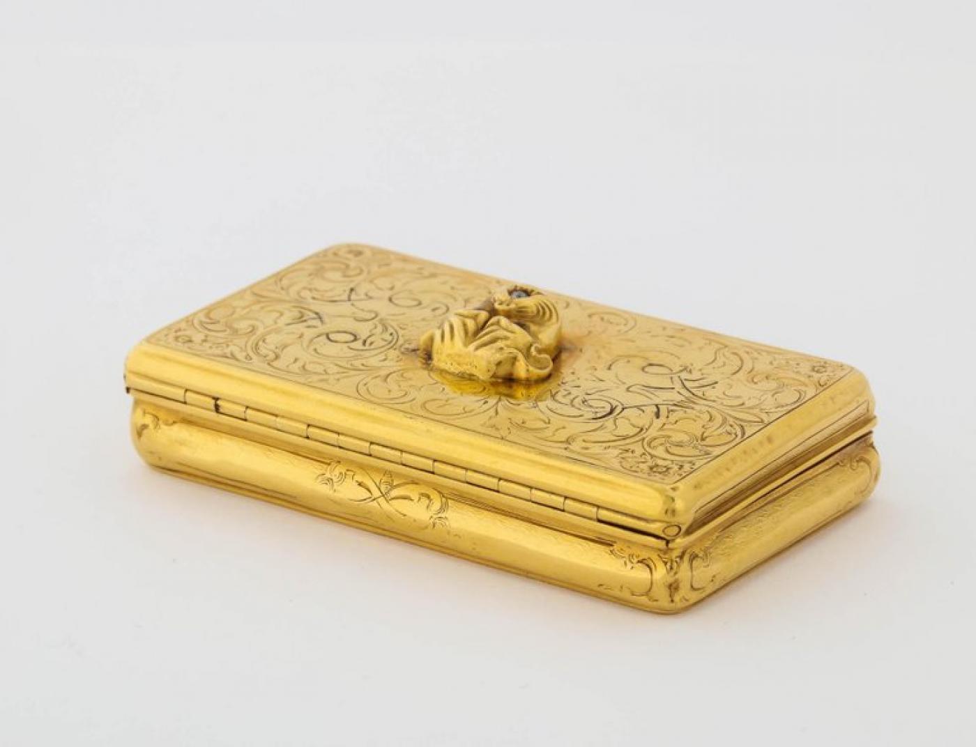 English 18K Gold Snuff Box with Bulldog Head, Circa 1850