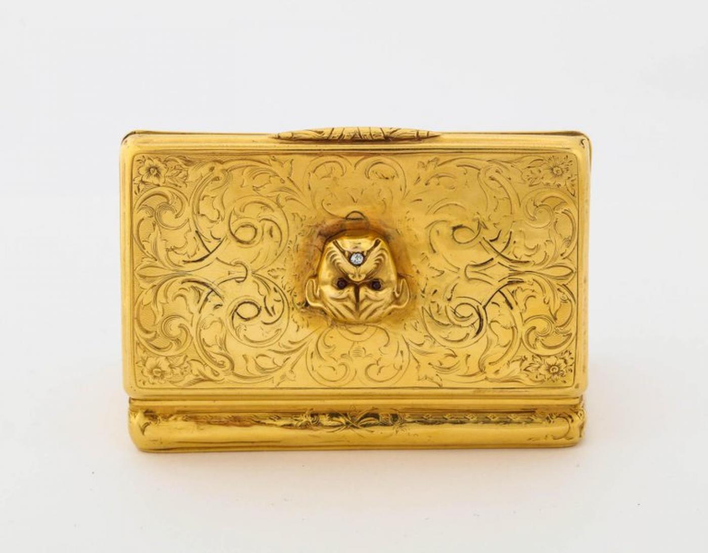 English 18K Gold Snuff Box with Bulldog Head, Circa 1850