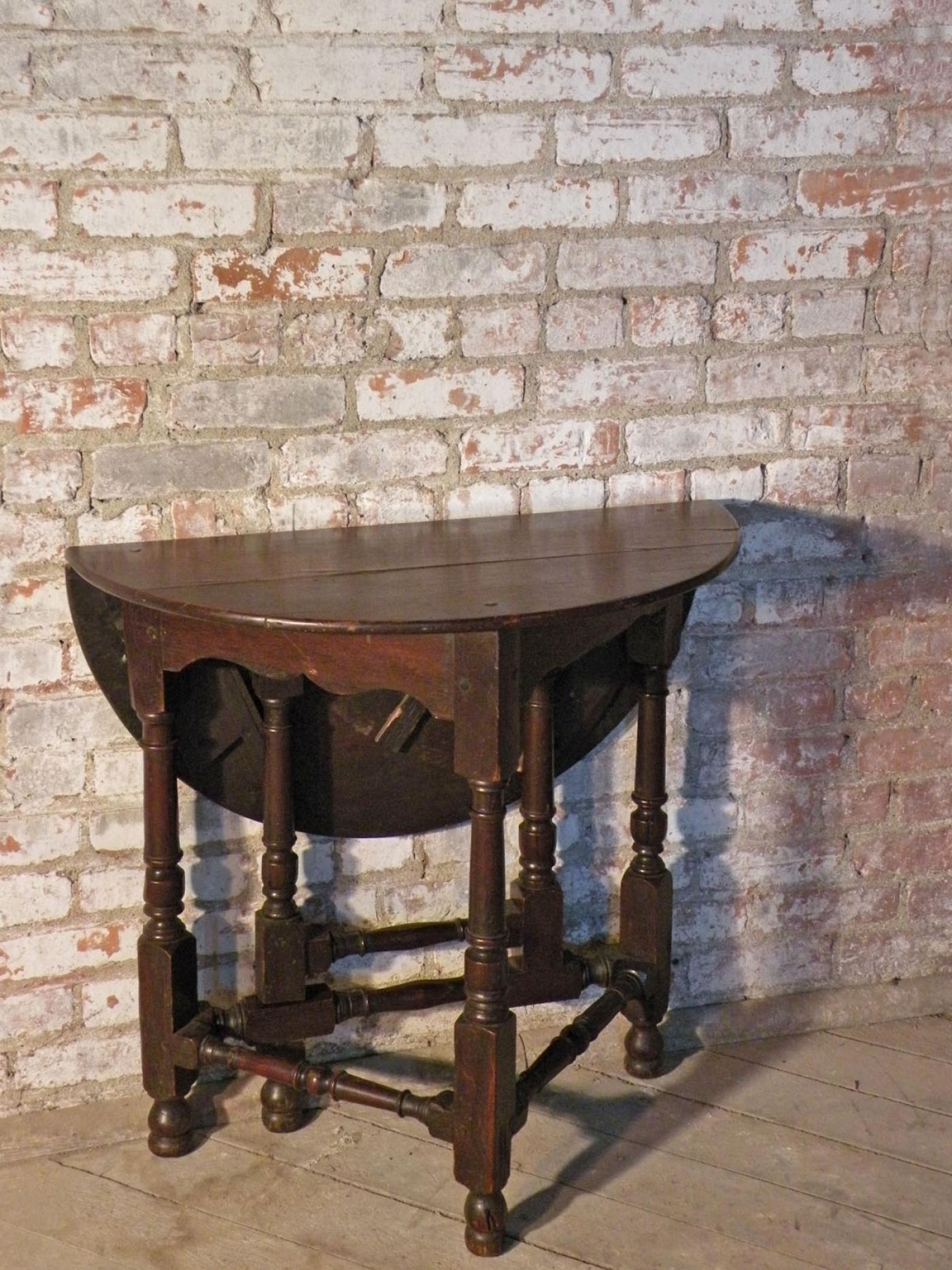 English Oak Small Round Early 18th Century Drop-Leaf Table
