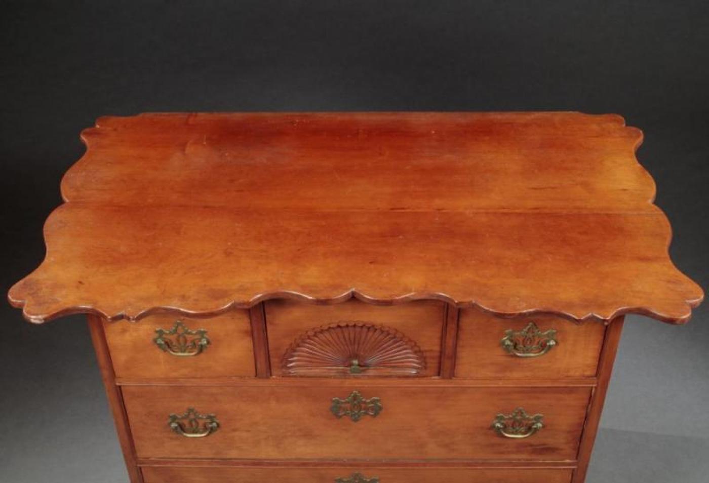 FAN CARVED CHEST OF DRAWERS WITH A SCALLOPED TOP