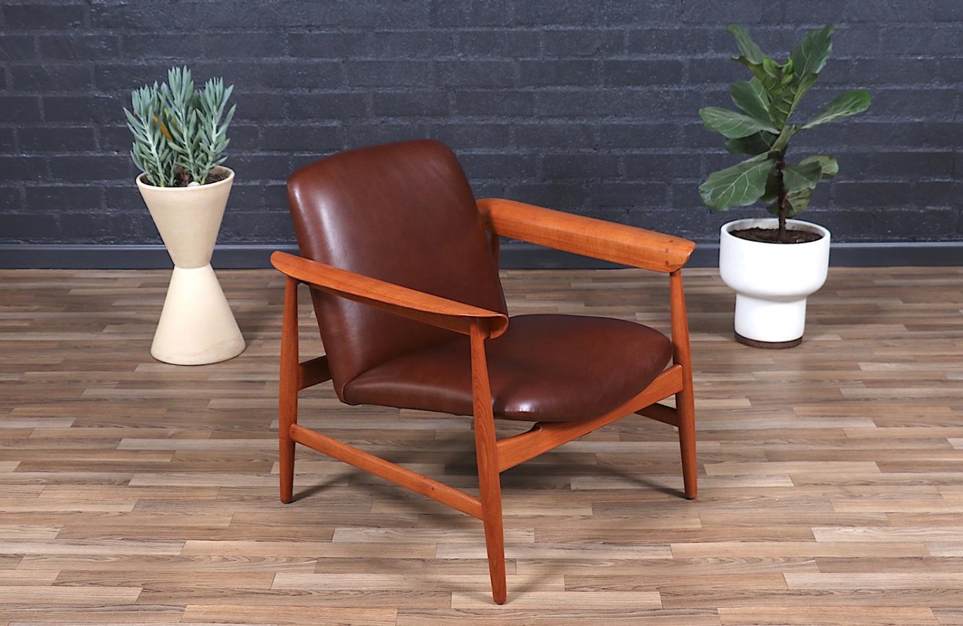Finn Juhl - Finn Juhl Model BO-118 Cognac Leather & Teak Lounge Chair