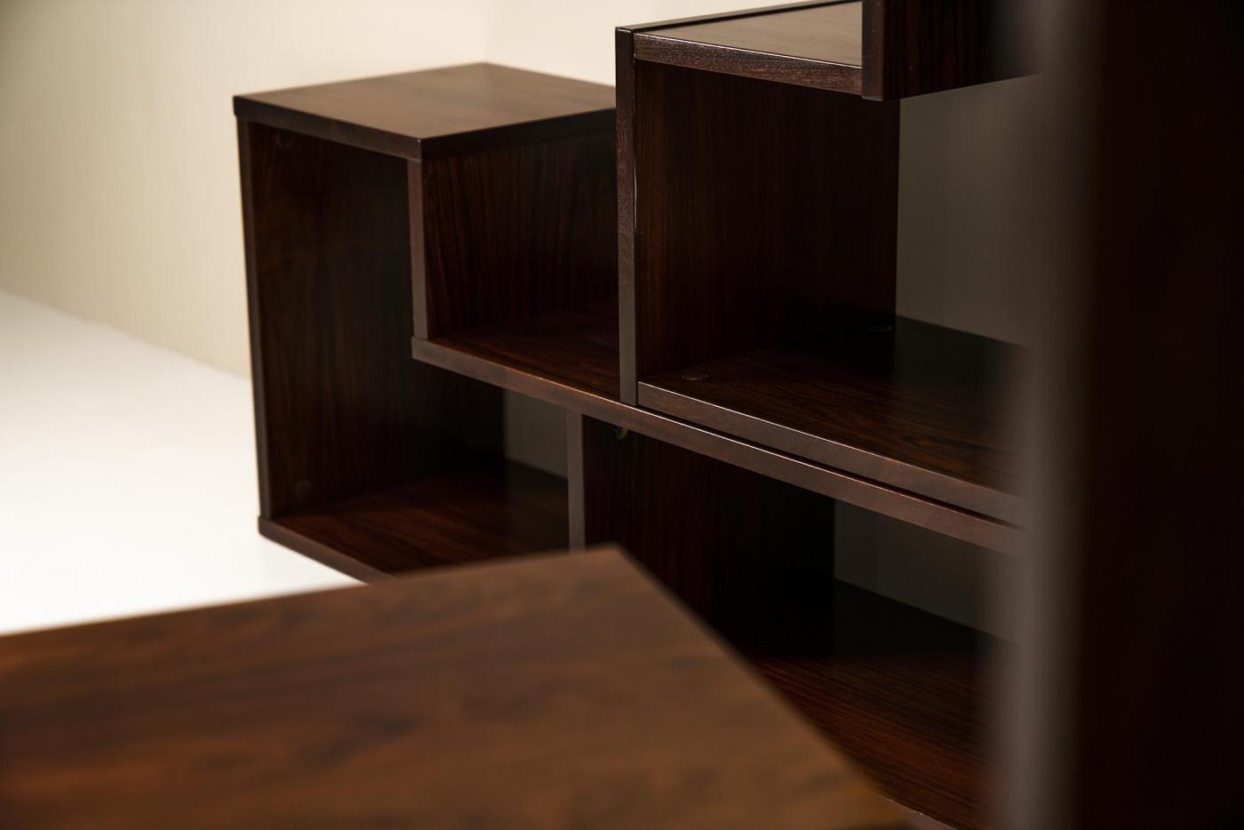 Free Standing Italian Modular Wall Unit Bookcase Veneered, Italy 1970s.