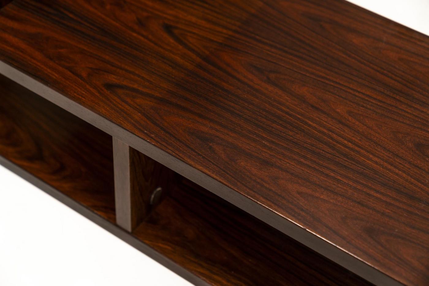 Free Standing Italian Modular Wall Unit Bookcase Veneered, Italy 1970s.