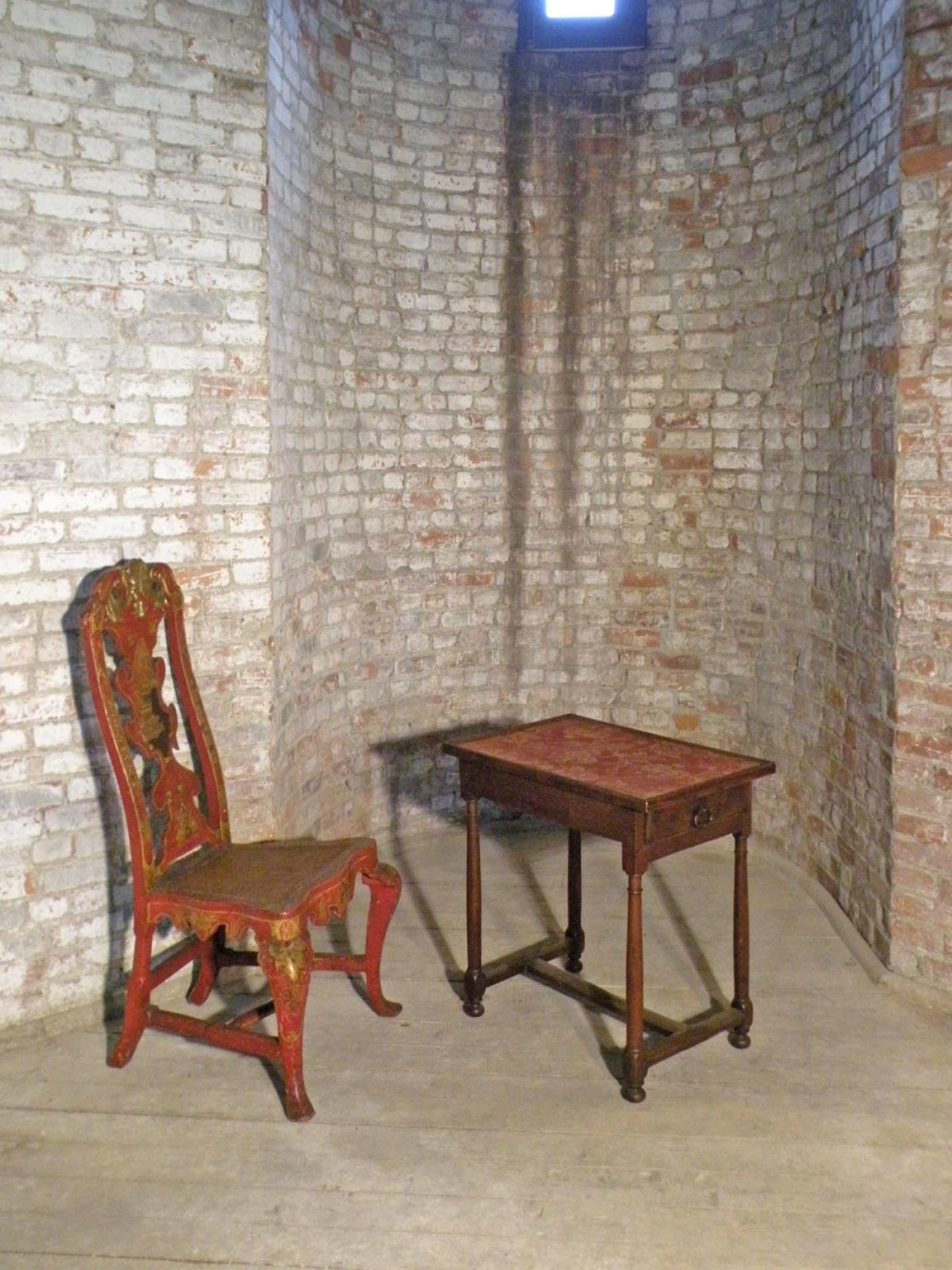 French Henry II period small walnut table, late 16th Century