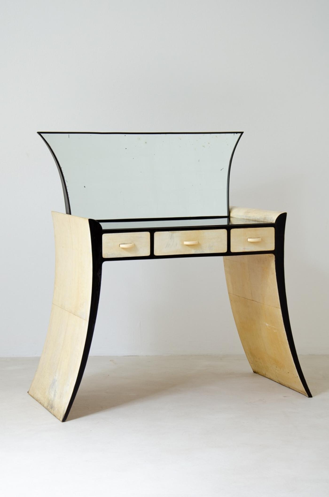Guglielmo Ulrich - Unique console table with mirror, black lacquered wood and goat skin covering.