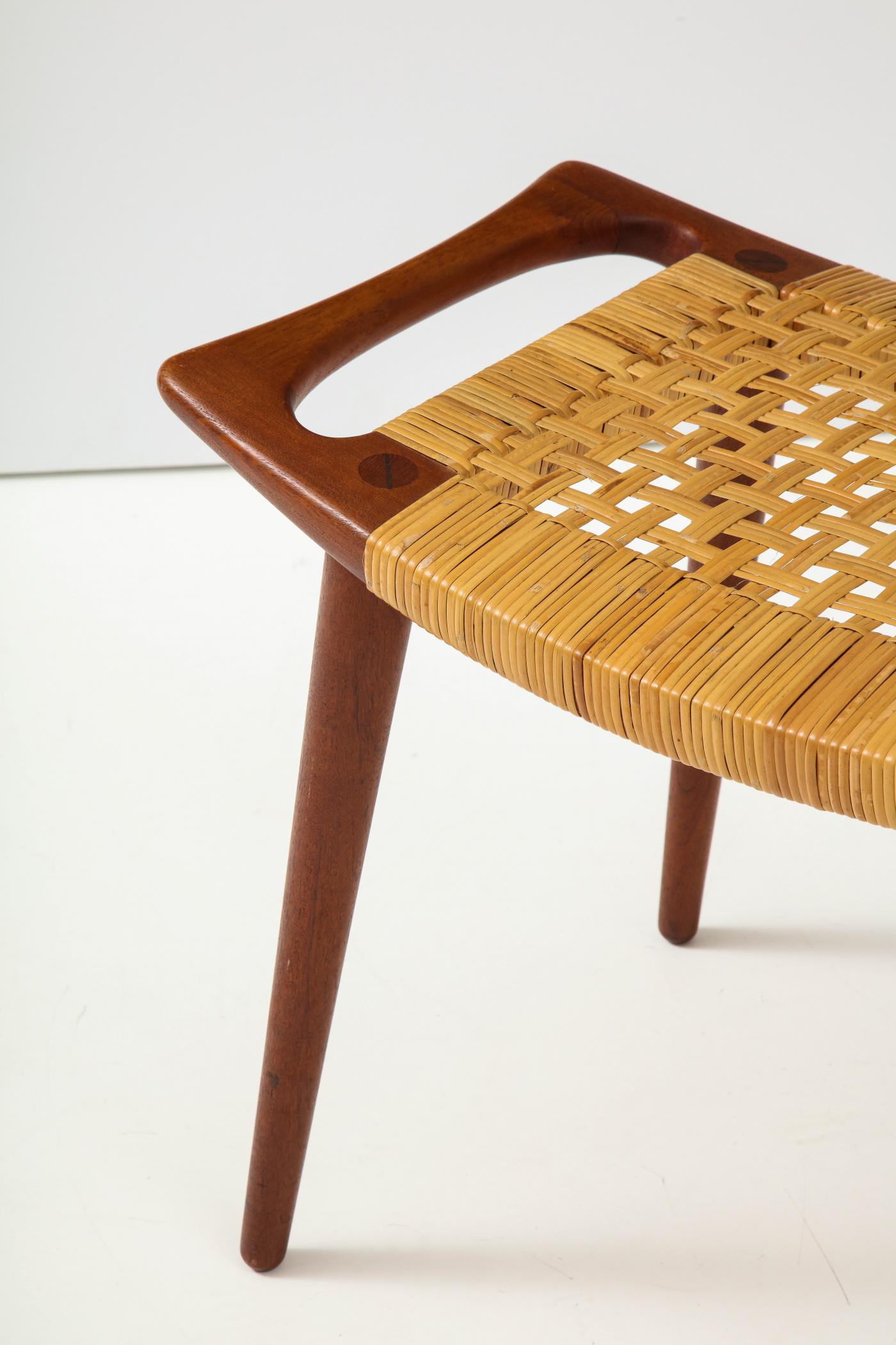 Hans Wegner - Hans Wegner Stool for Johannes hansen JH539