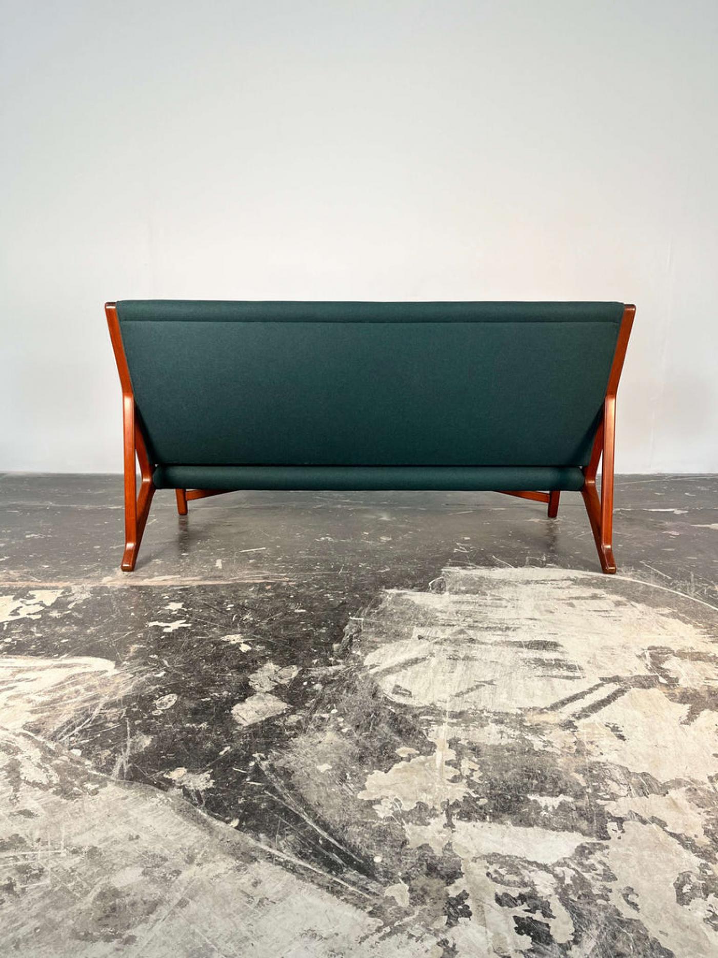 Hans Wegner - Rare Hans J. Wegner Settee For Johannes Hansen, Model JH 555