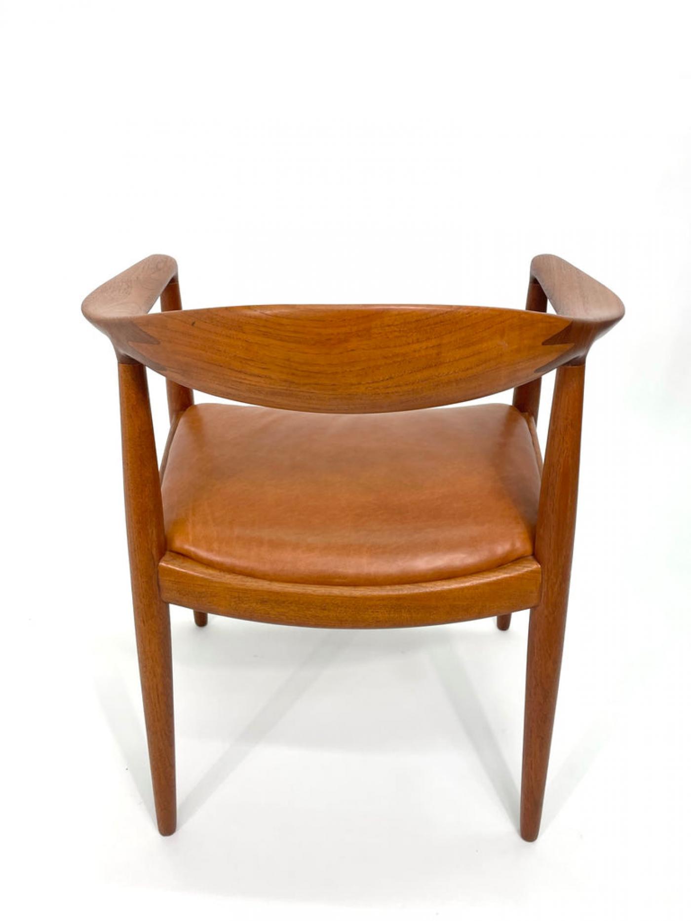 Hans Wegner - Round Chair by Hans J. Wegner Model JH-503 with Honey leather seats
