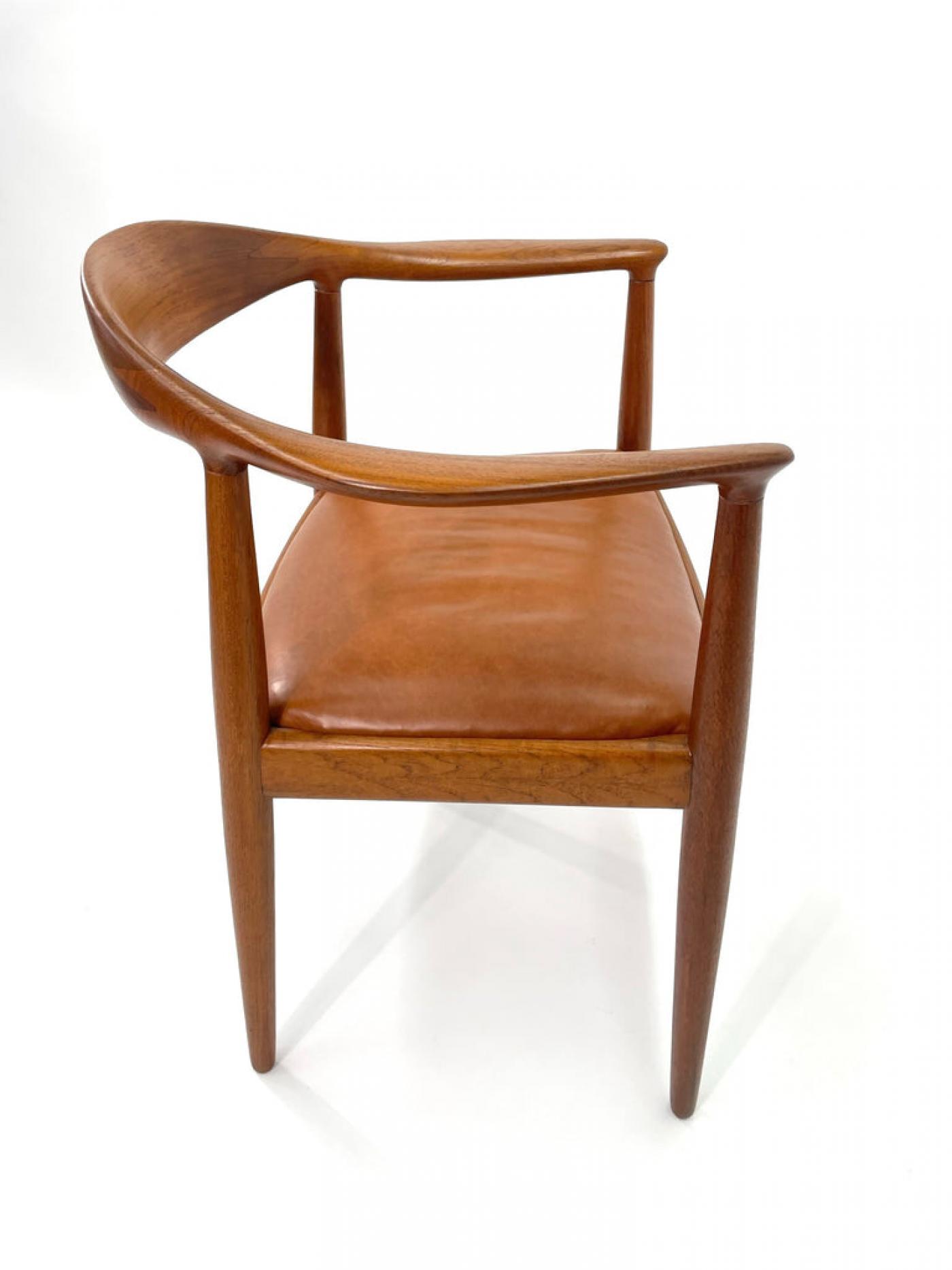 Hans Wegner - Round Chair by Hans J. Wegner Model JH-503 with Honey leather seats
