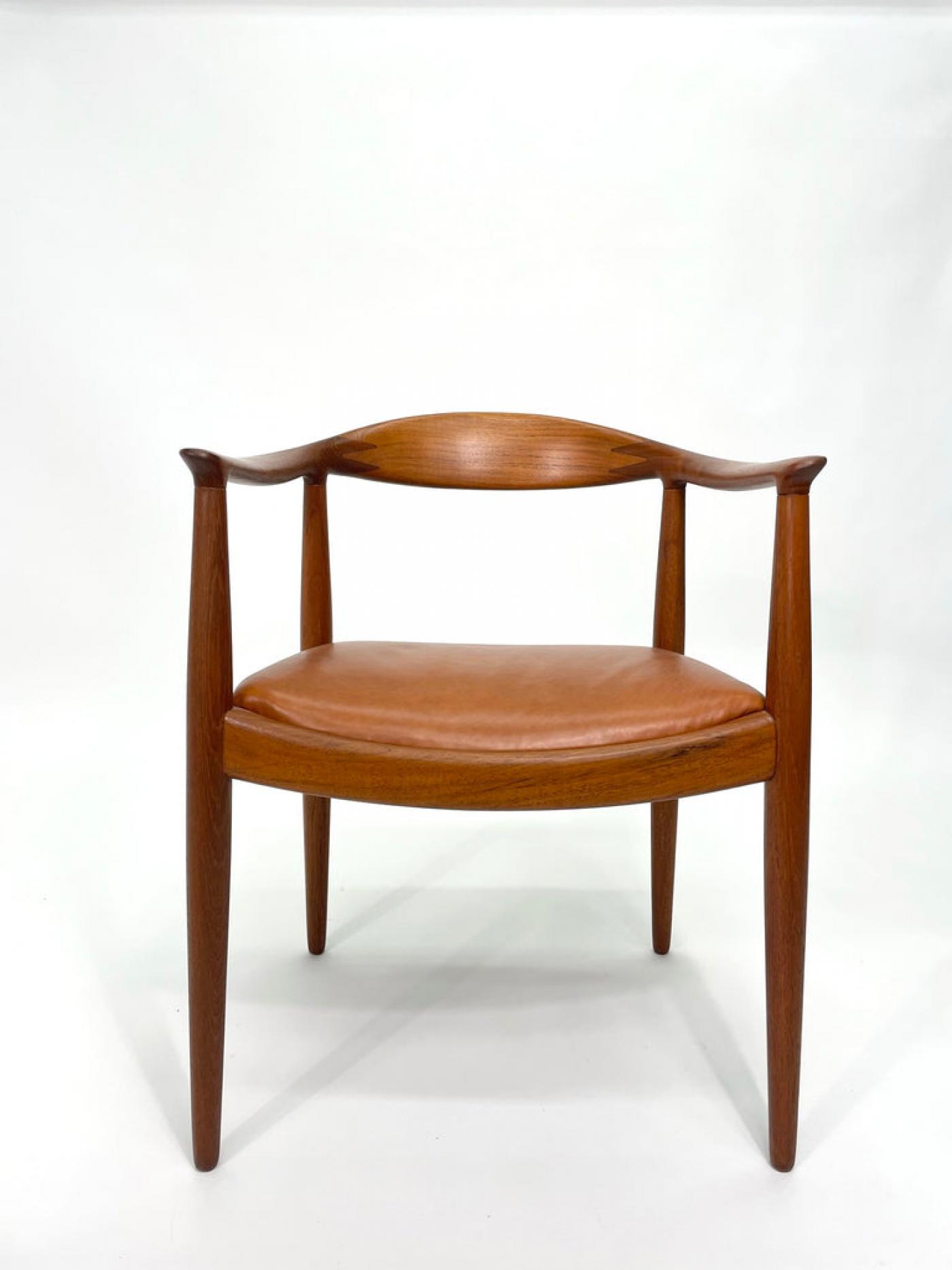 Hans Wegner - Round Chair by Hans J. Wegner Model JH-503 with Honey leather seats
