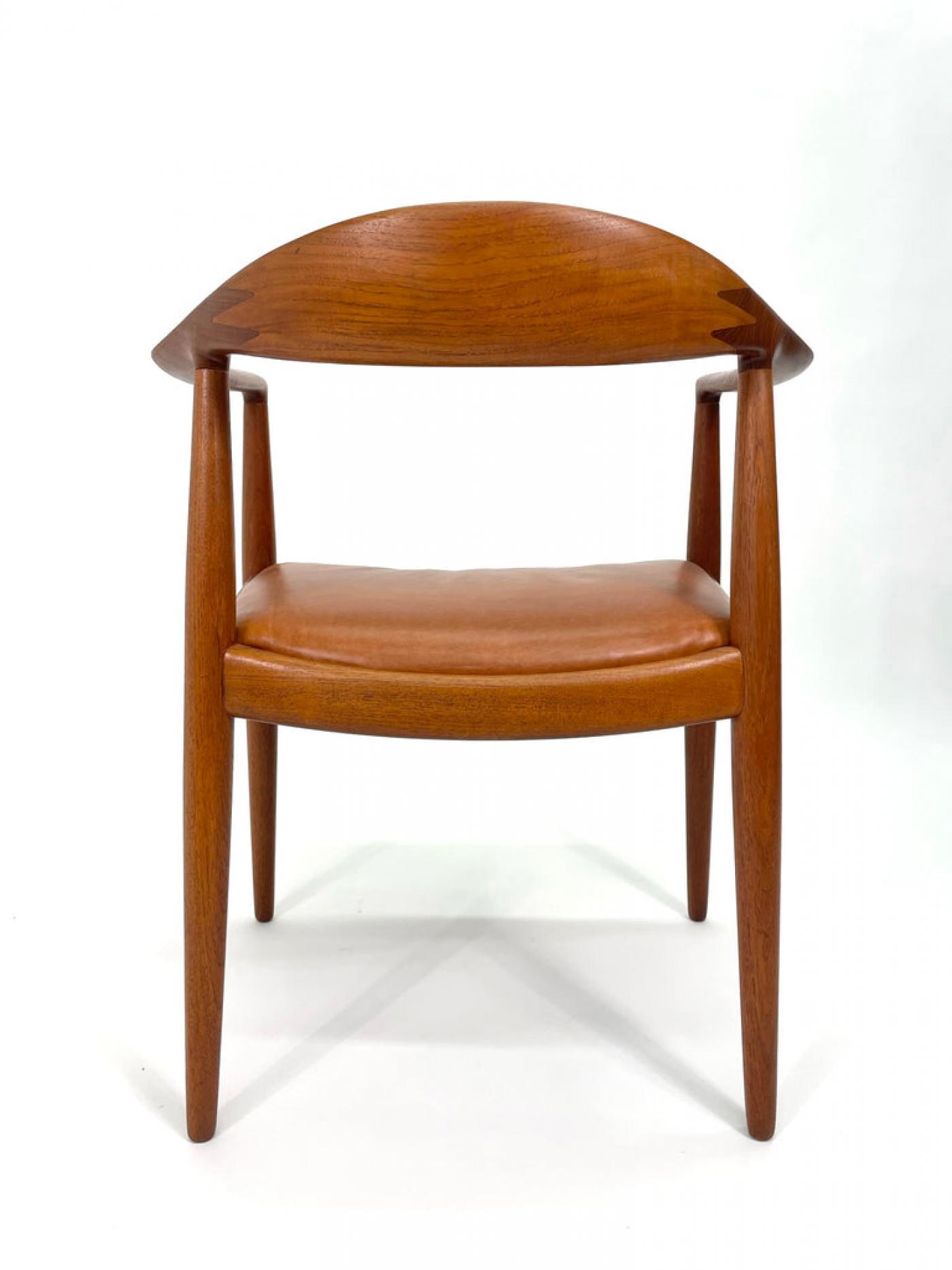 Hans Wegner - Round Chair by Hans J. Wegner Model JH-503 with Honey leather seats