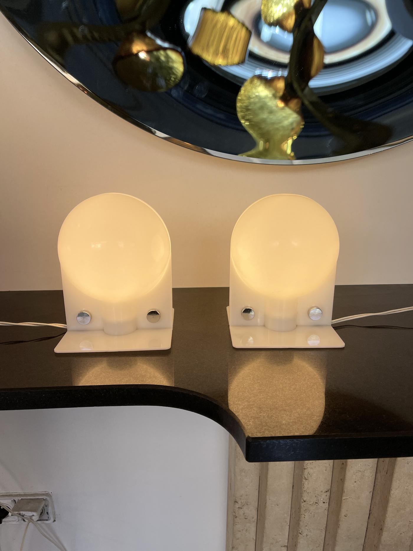 Harvey Guzzini - Pair of Lucite Lamps Sirio by Brazzoni Lampa for ...