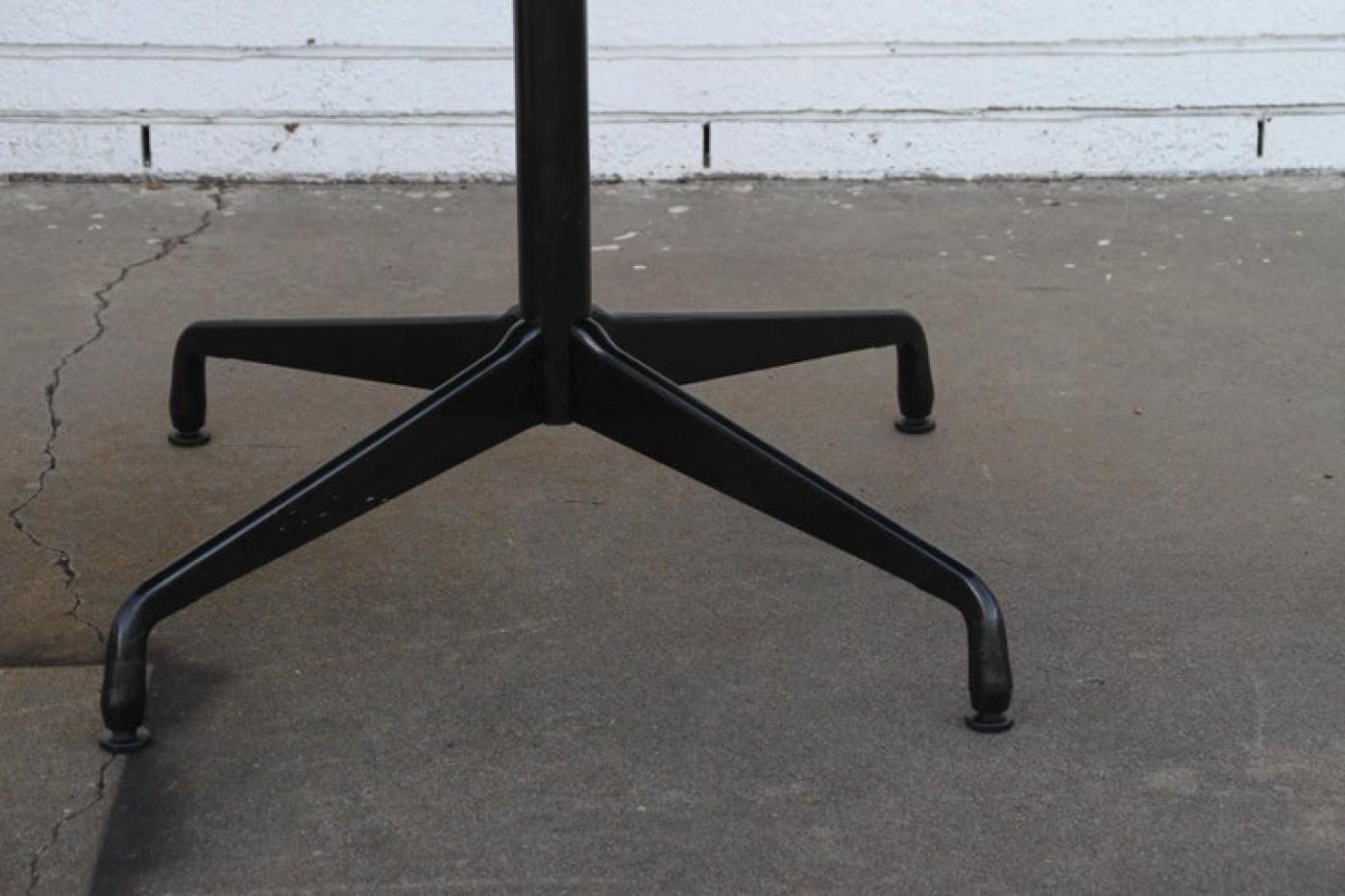 Herman Miller - 1 Herman Miller Eames Aluminum Group Table