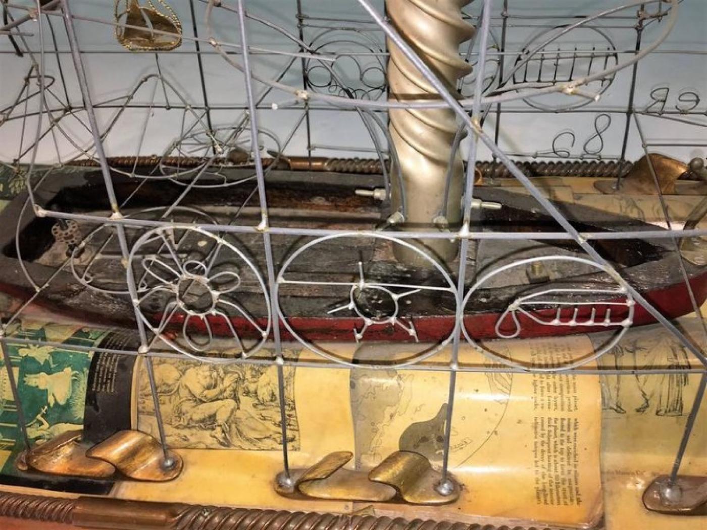 INCREDIBLE BIZARRE ARTIST SIGNED WIRE SHIP SCULPTURE RADIO