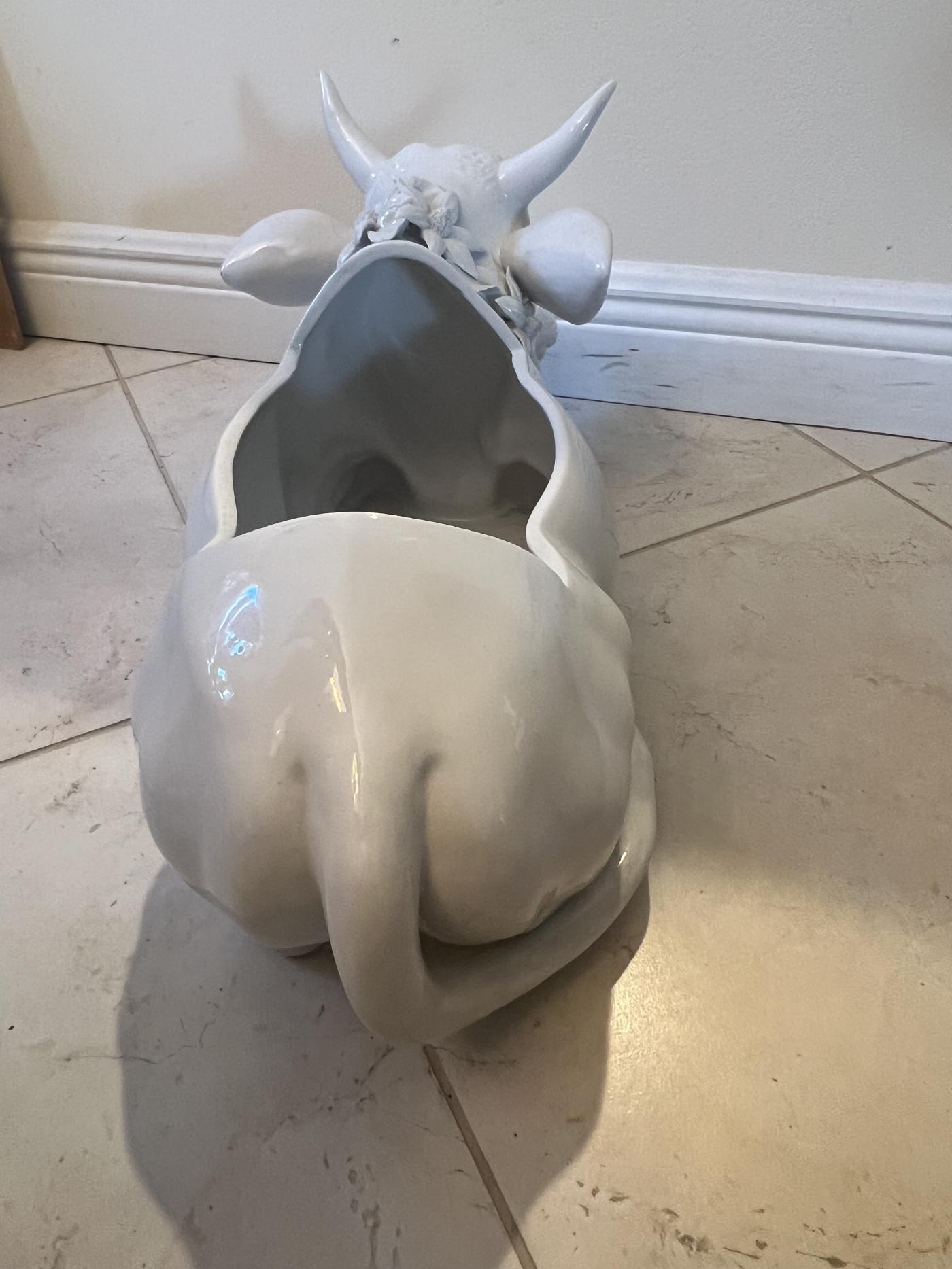 ITALIAN WHITE CERAMIC BULL/COW WITH COLLAR OF DAISIES PLANTER