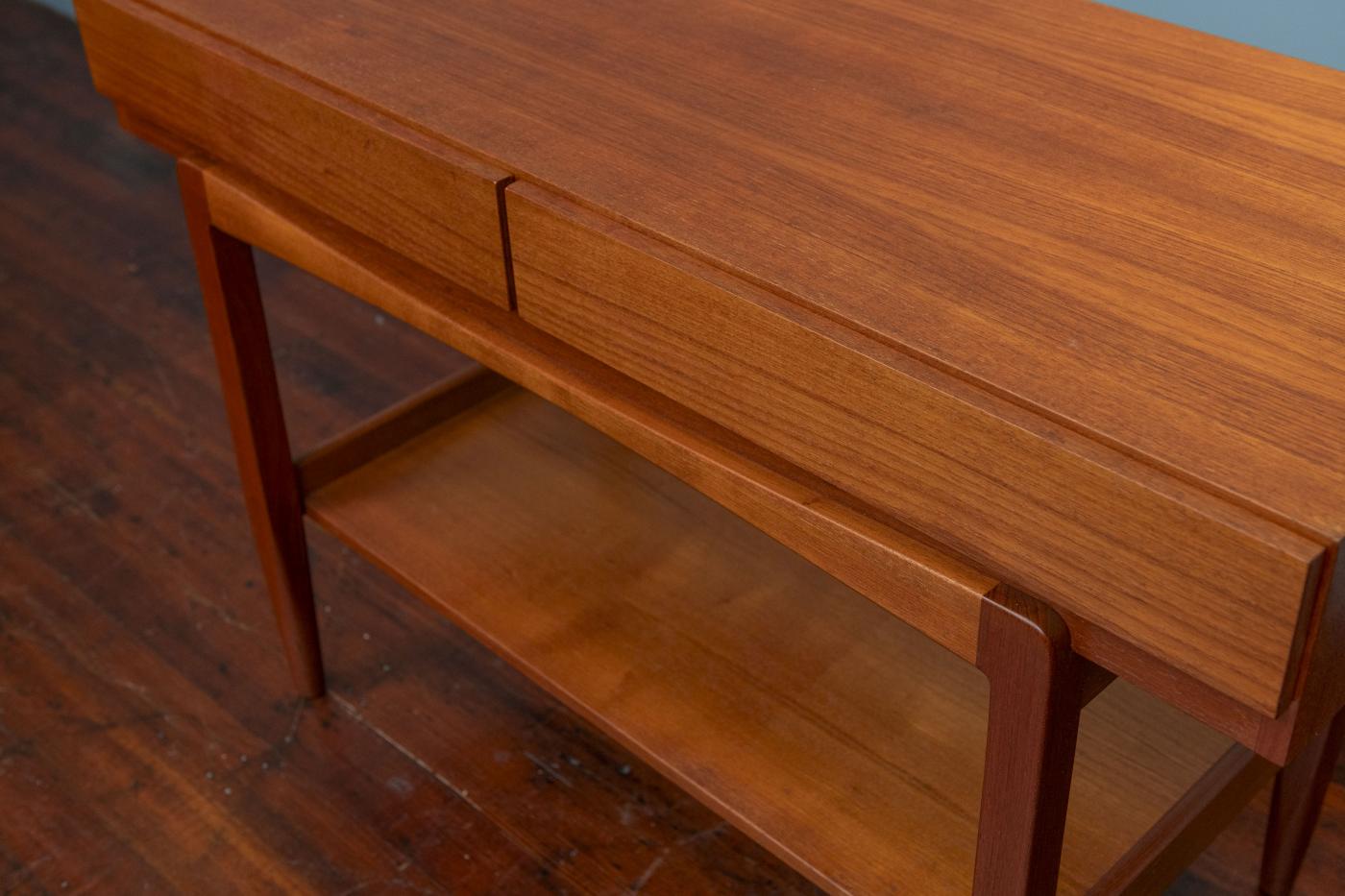 Ib Kofod-Larsen - Ib Kofod-Larsen Console Table