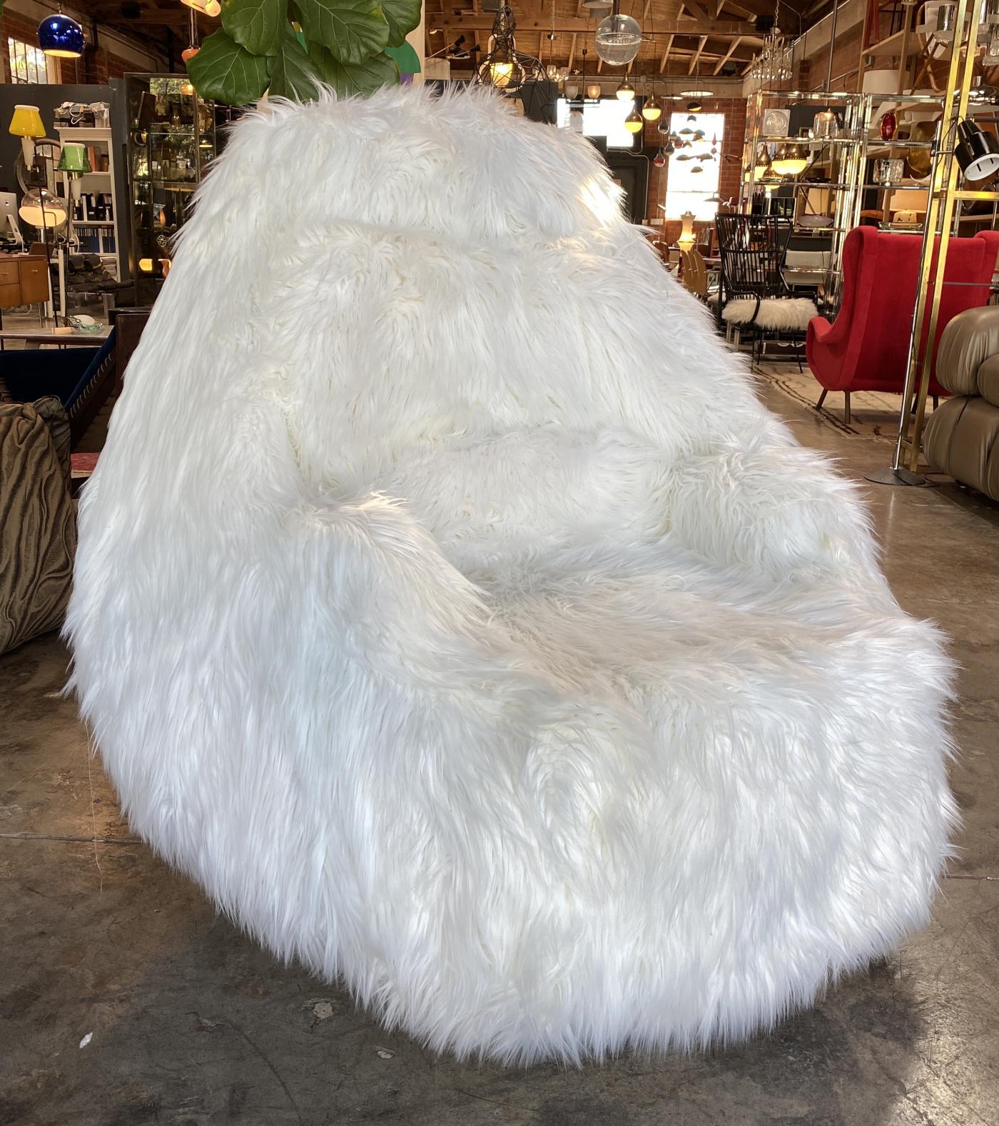 Italian Swivel Armchair of the 70s "Neanderthal" style