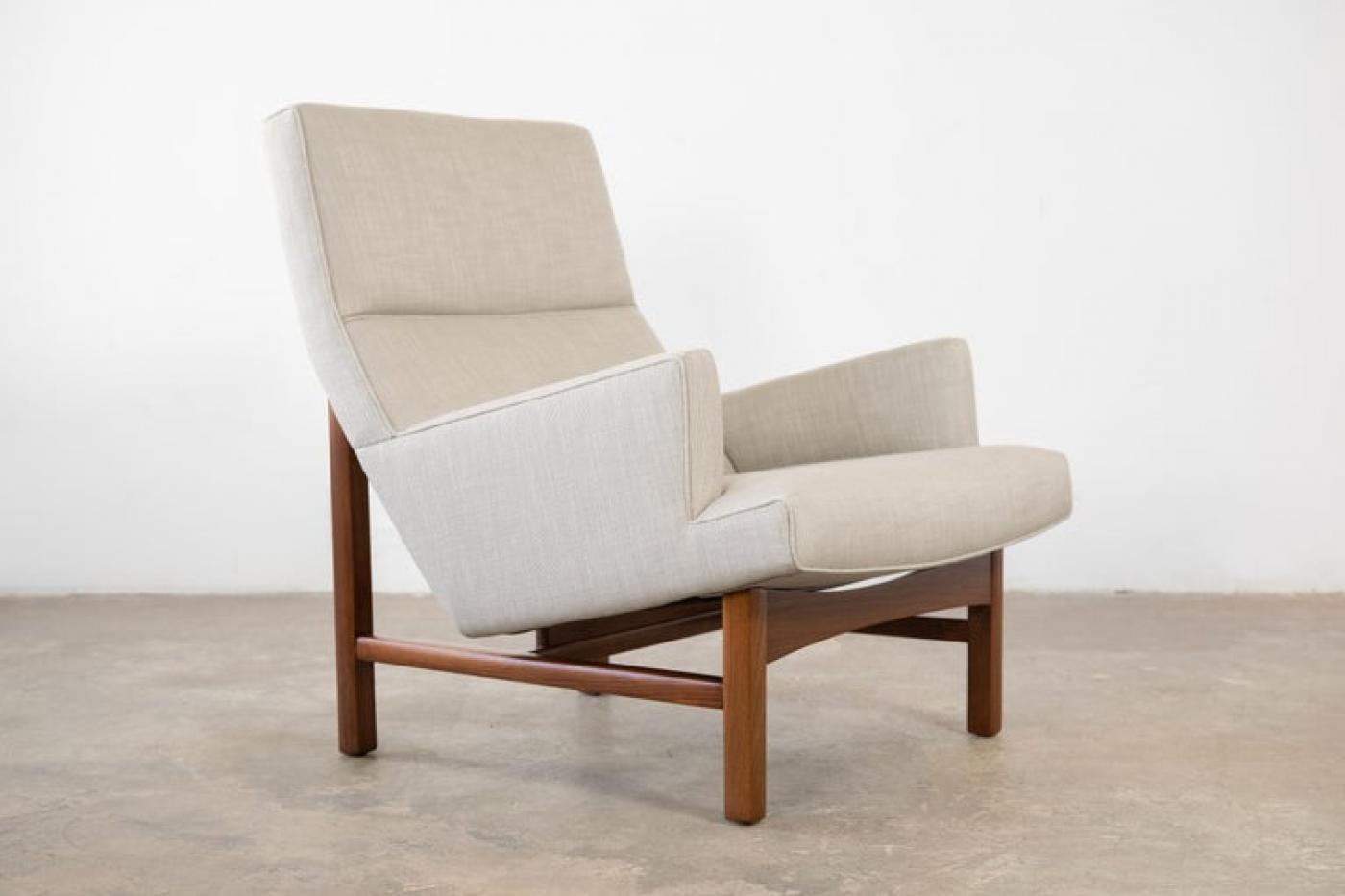 Jens Risom - Jen Risom Floating Lounge Chairs in Walnut Cradle Frames ...