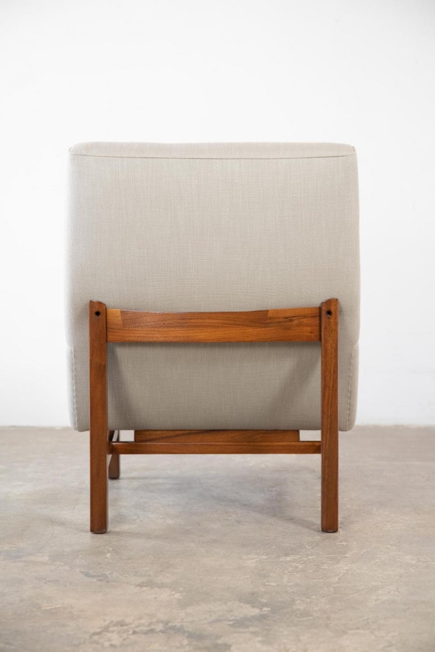 Jens Risom - Jen Risom Floating Lounge Chairs in Walnut Cradle Frames ...