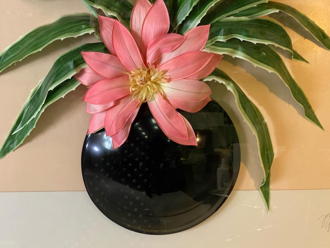 Jon Gilmore - MODERN LUCITE FLOWERS IN VASE WALL DIORAMA BY JON GILMORE