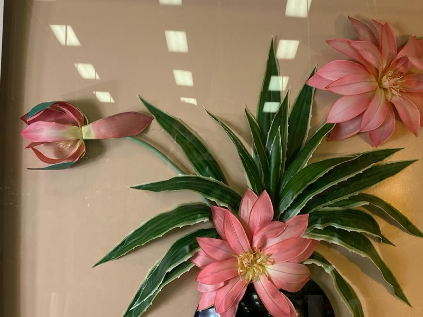 Jon Gilmore - MODERN LUCITE FLOWERS IN VASE WALL DIORAMA BY JON GILMORE