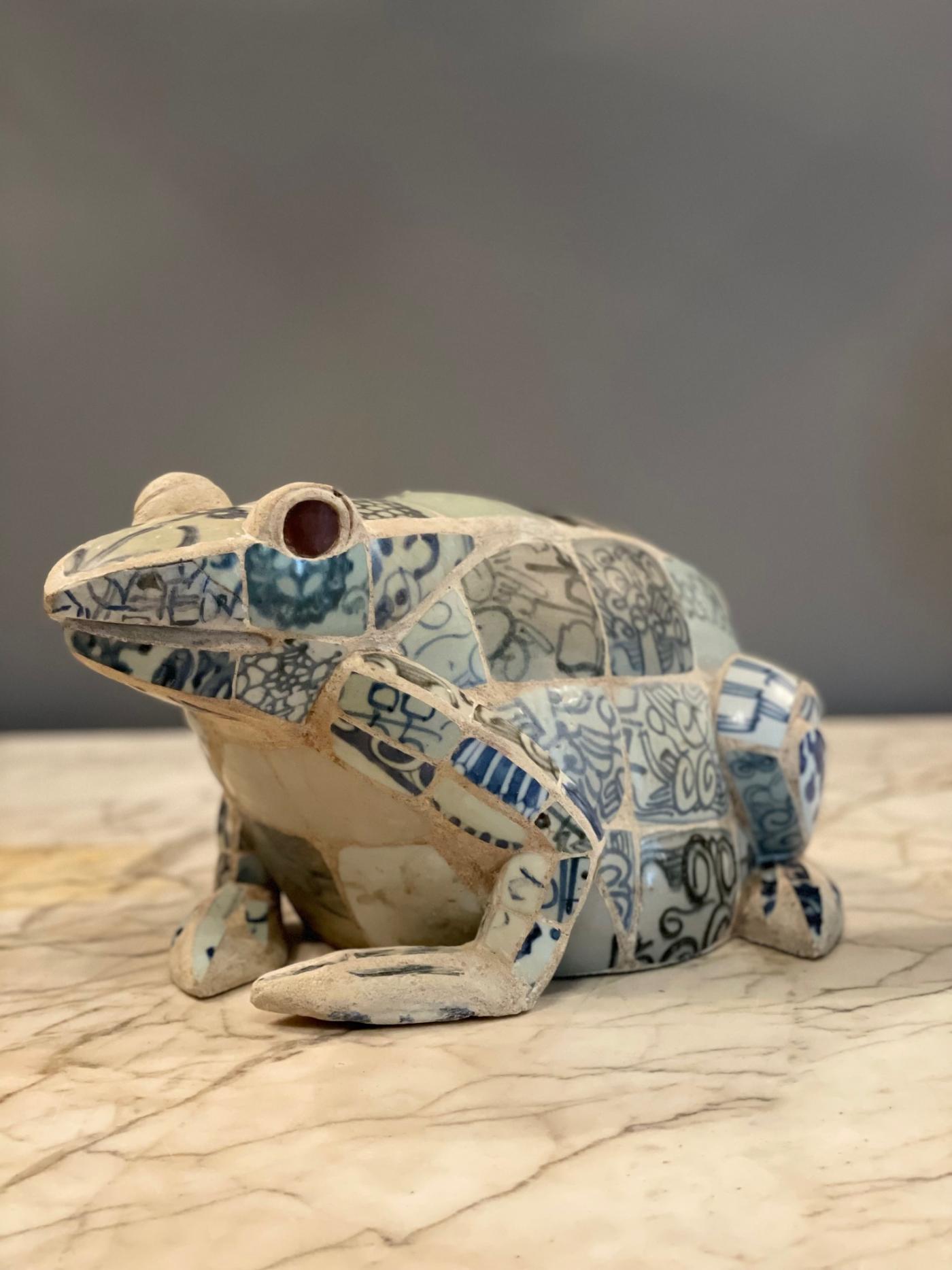 Large Blue and white Chinese porcelain Frog