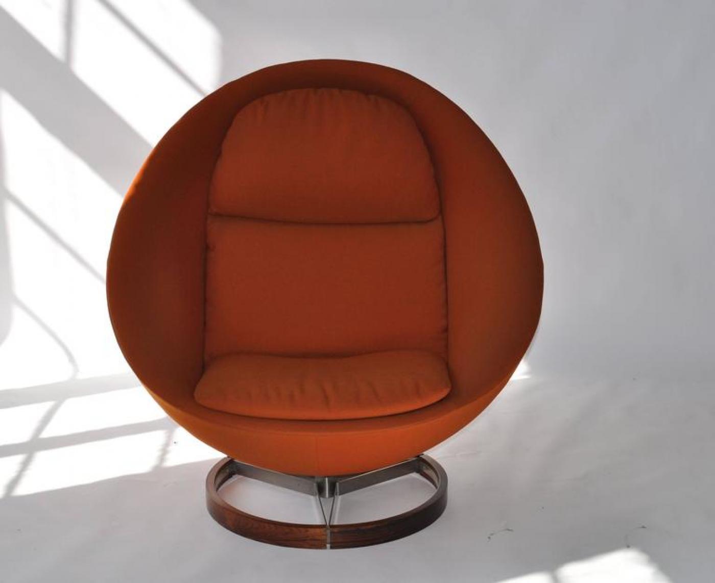 Large-Scale Scandinavian Lounge Chair
