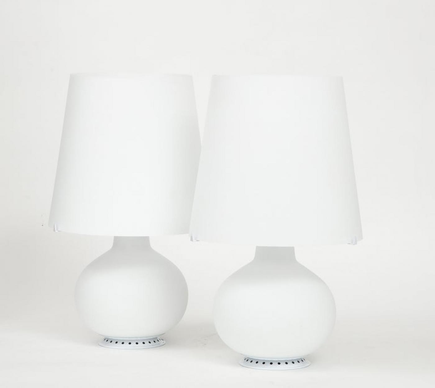 Max Ingrand - Medium White Glass Table Lamp by Max Ingrand for Fontana ...
