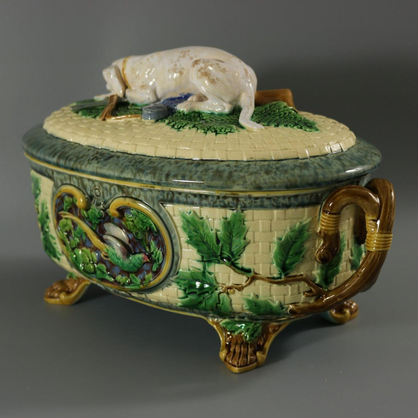 Minton - Minton Majolica Game Pie Dish with Gun Dog